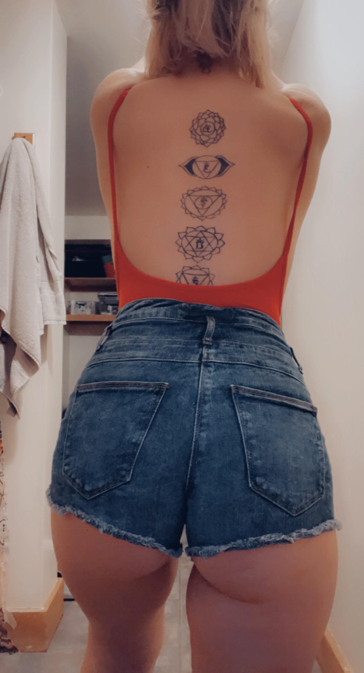 The bum cheeks tho 🍑 | Scrolller