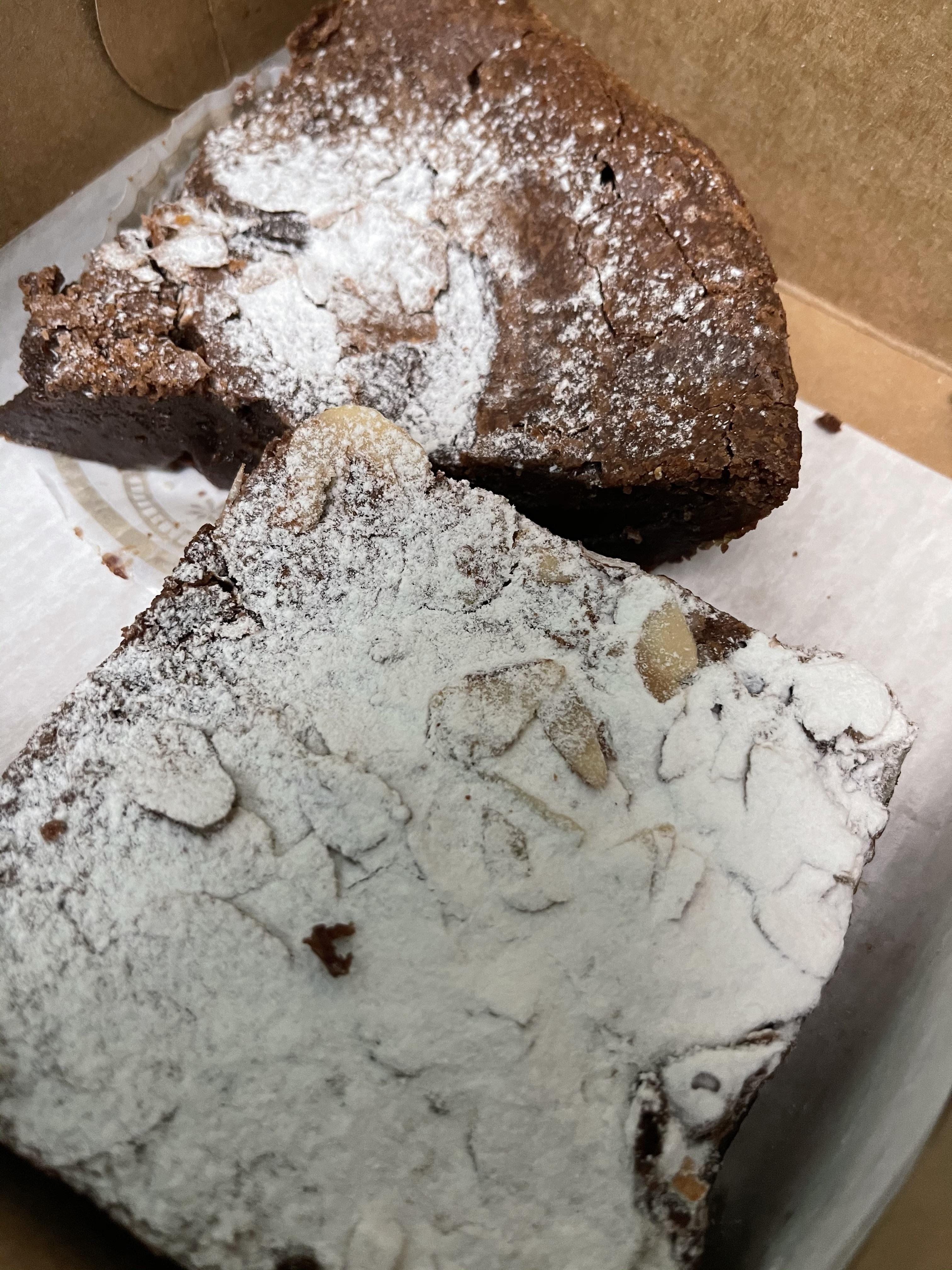 French bakery Chocolate Fondant Cake and Brownie | Scrolller