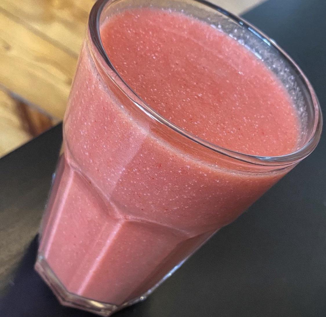 Fresh Guava, Frozen Pineapple & Organic Apple Juice | Scrolller