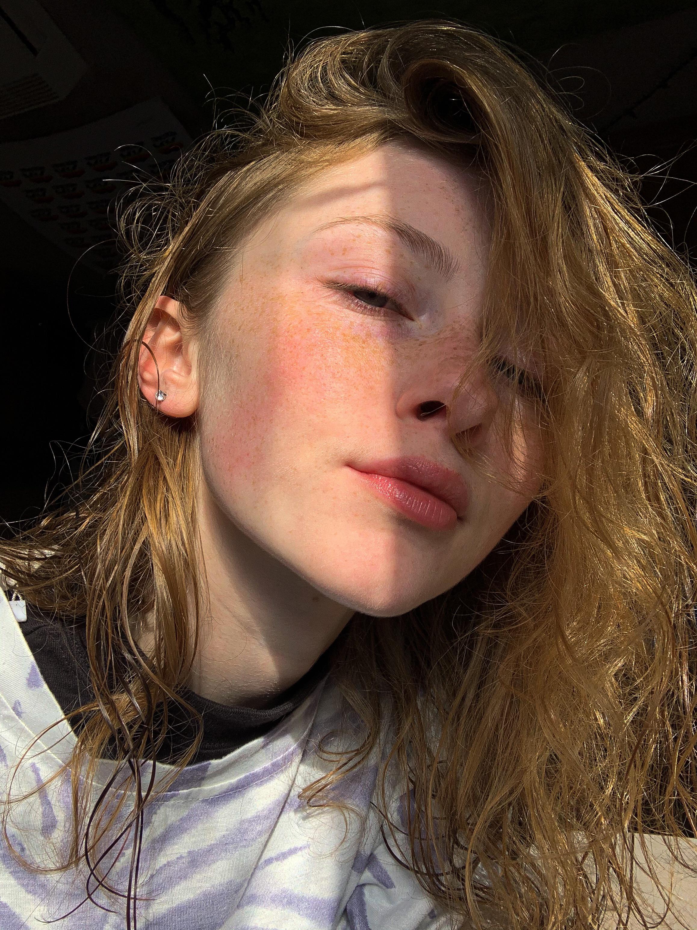 Fresh out the shower 🦋 | Scrolller