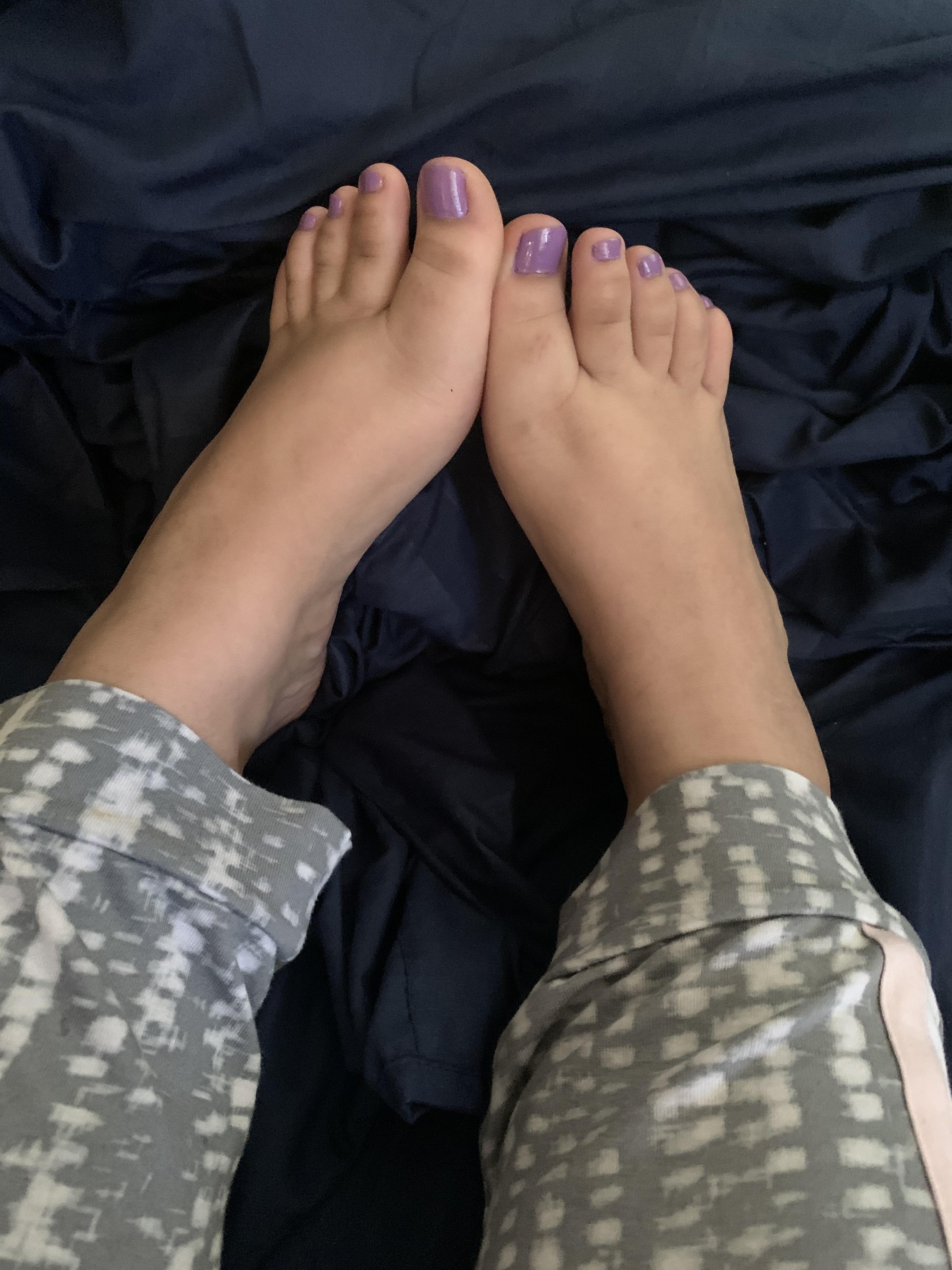 Fresh painted purple toes | Scrolller