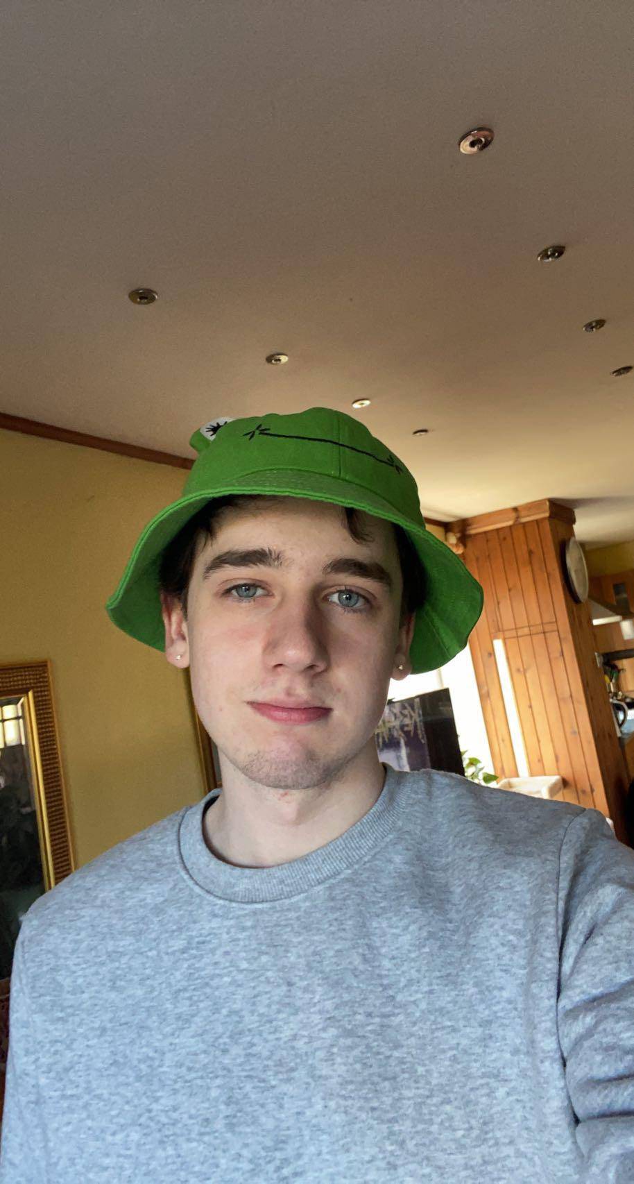 Frog hat | Scrolller