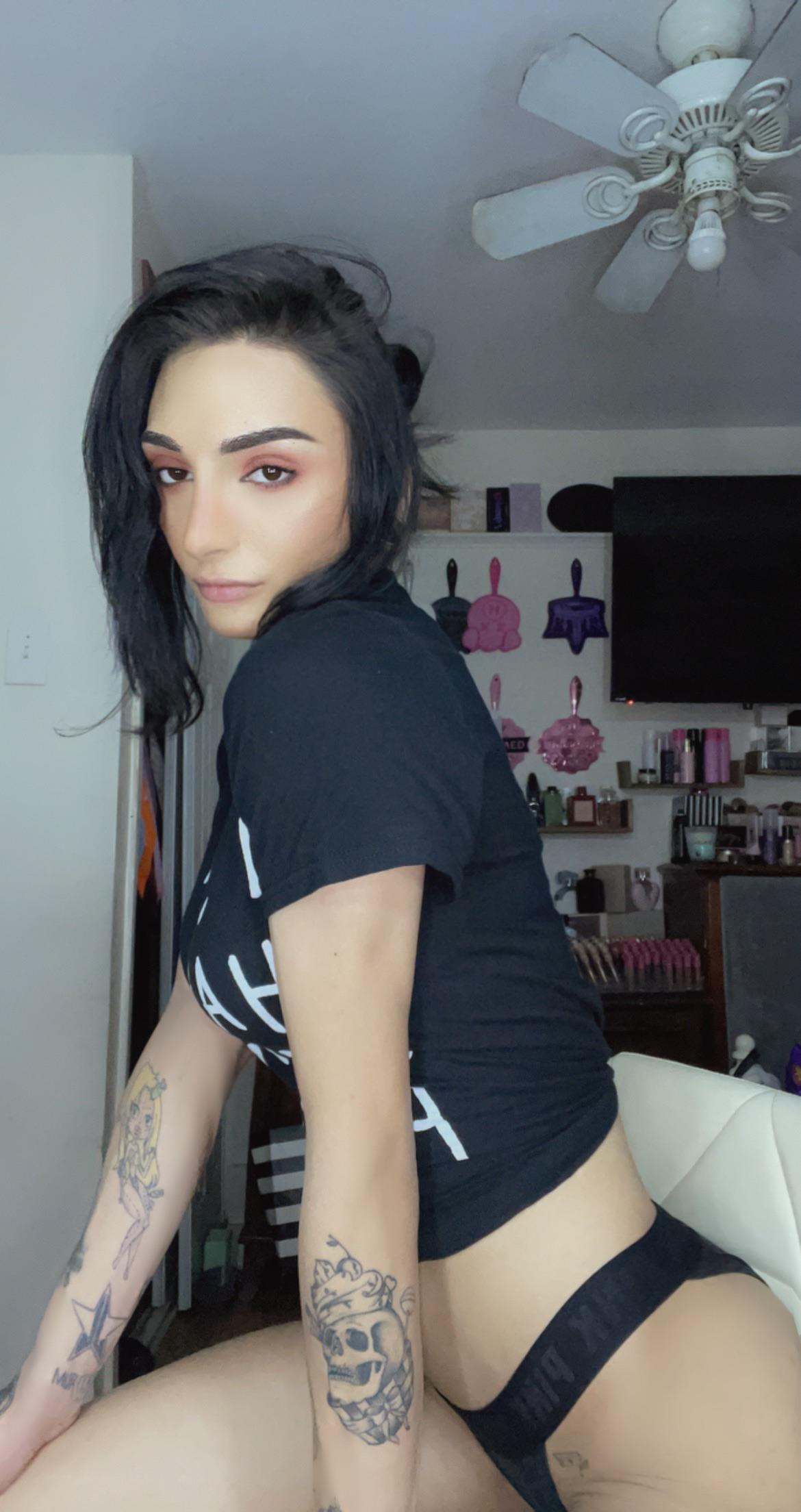 Fem enough? IG:Crystal._alvarezz | Scrolller