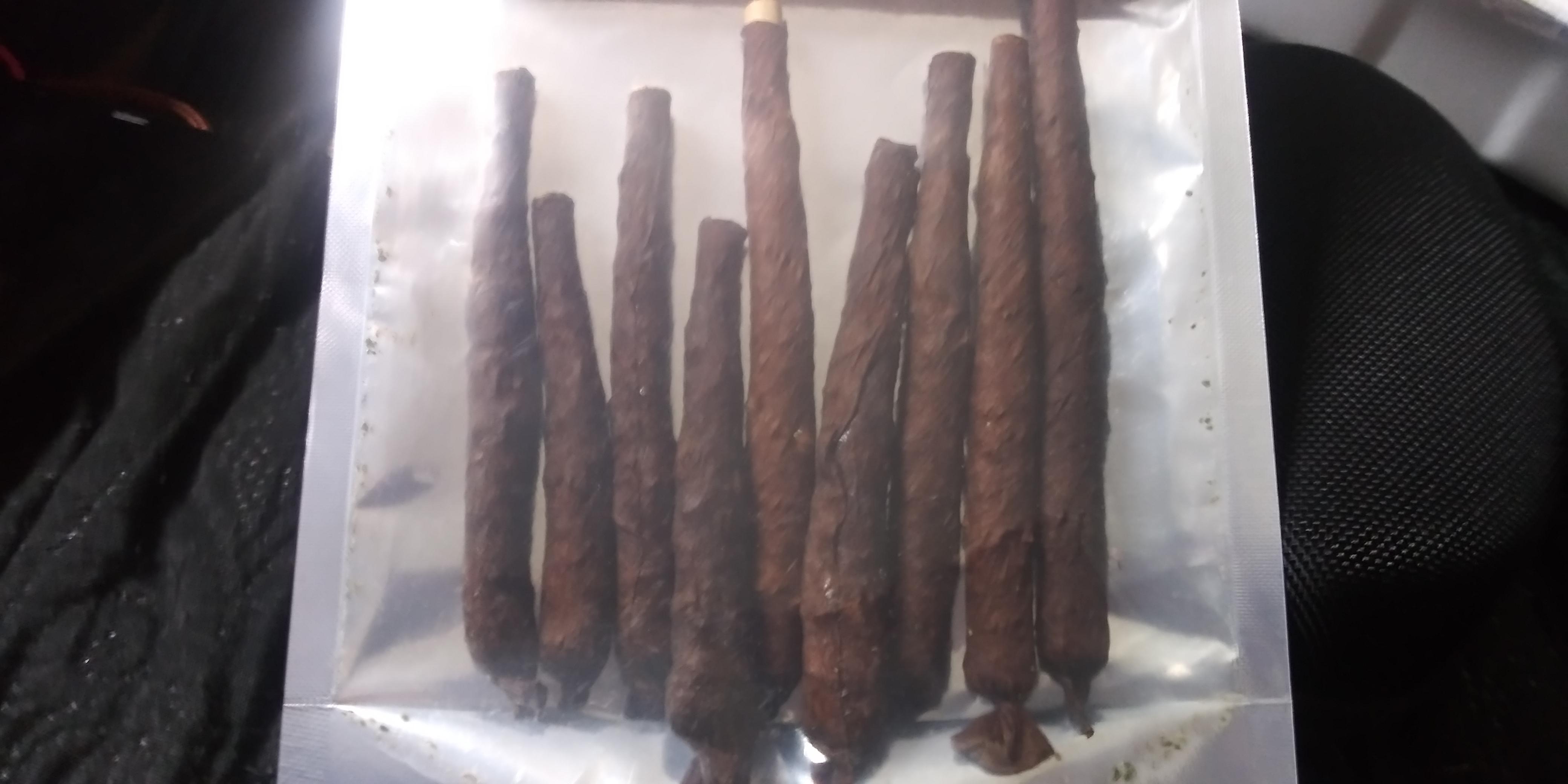 Fronto leaf rolled blunts, sealed with gum arabic~ 💨 | Scrolller