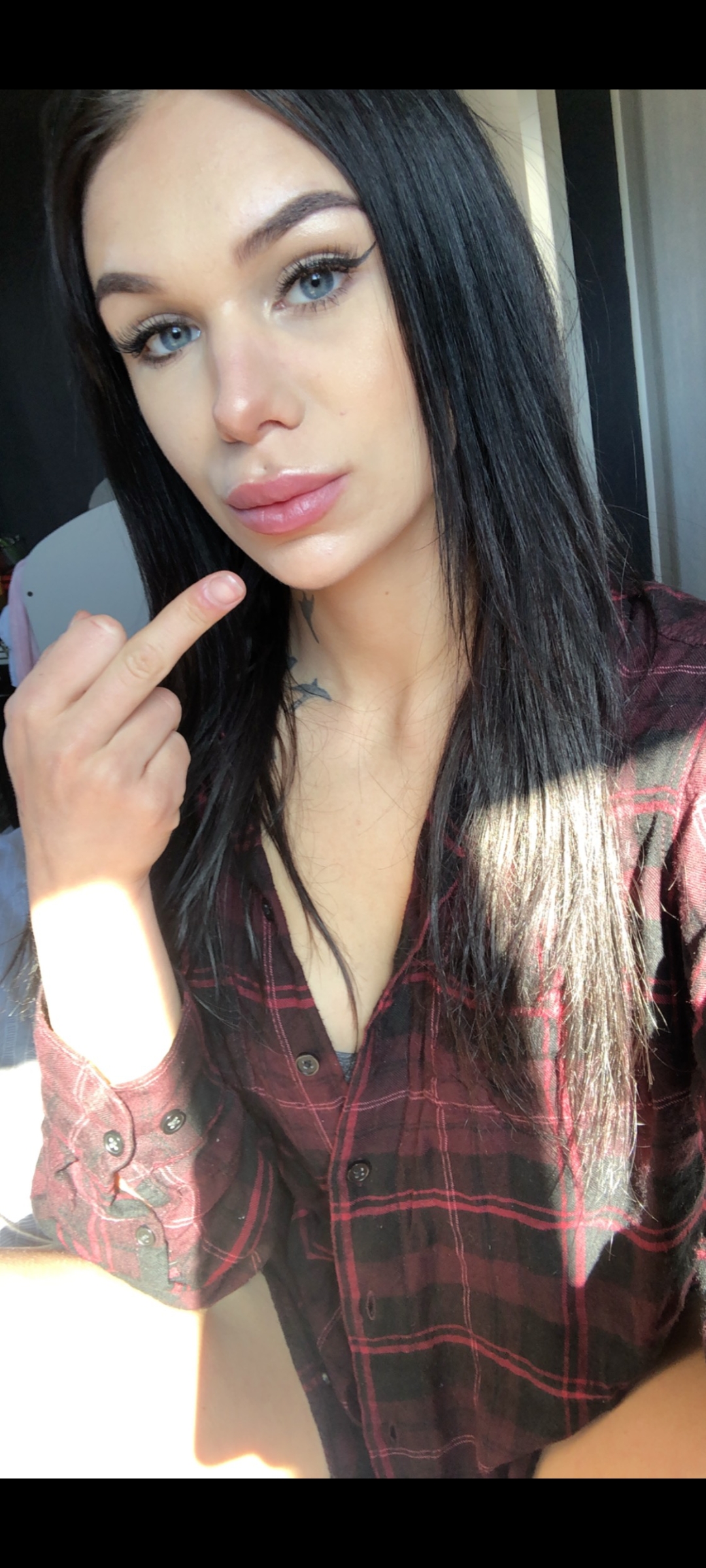 Fuck you, loser. Get down on your knees ;) snap: spicy_arianne23, kik: pretty_lil_arianne ...