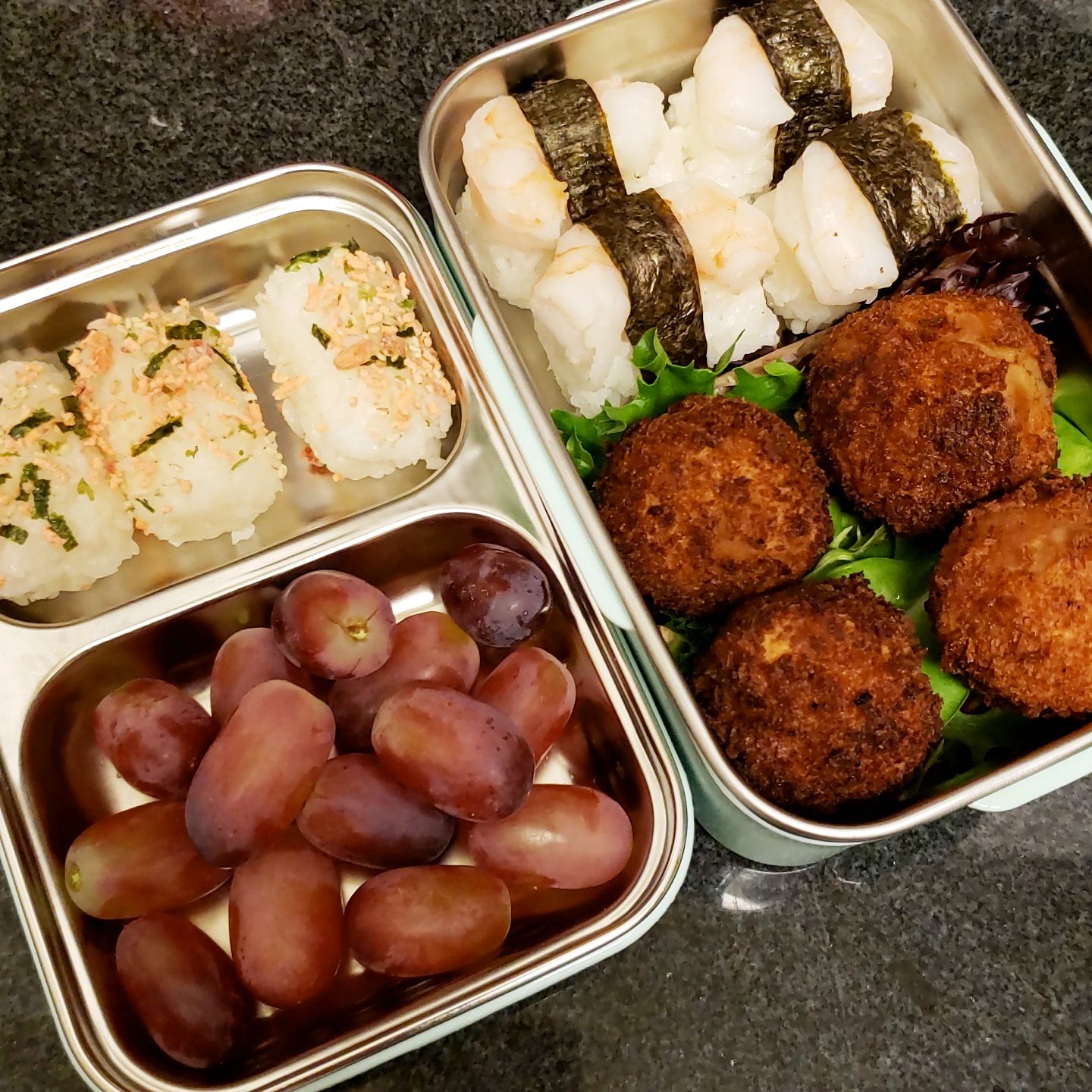 Furikake onigiri, sashimi, korroke bento | Scrolller