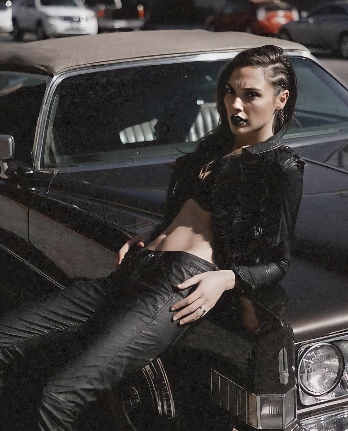 Gal Gadot Scrolller