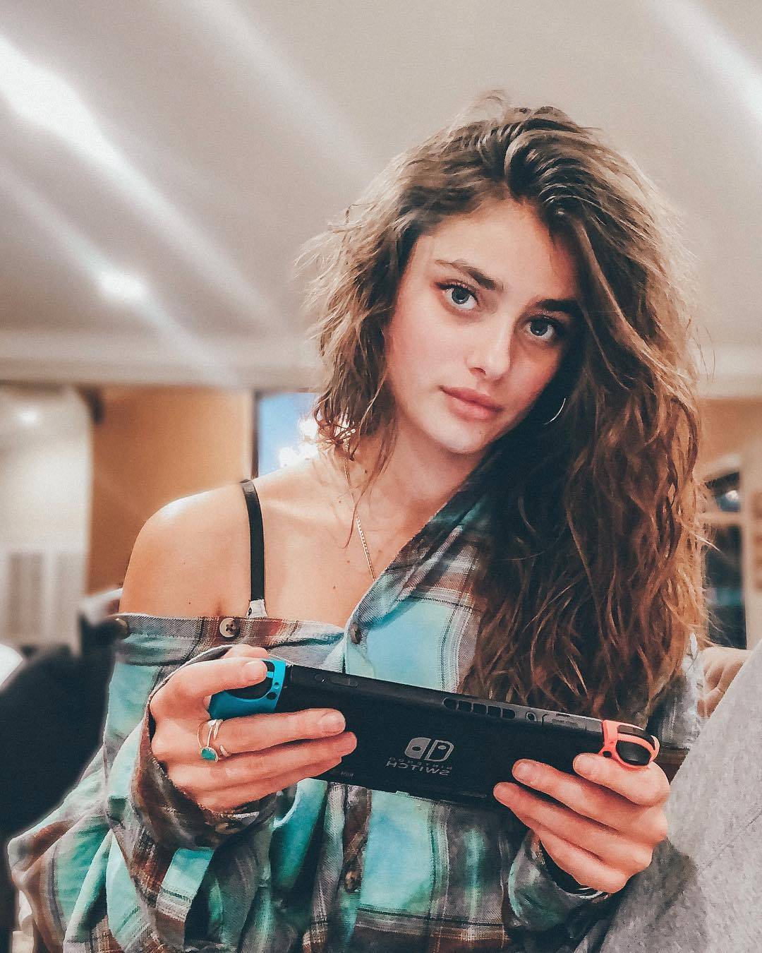 Gamer Girl Scrolller