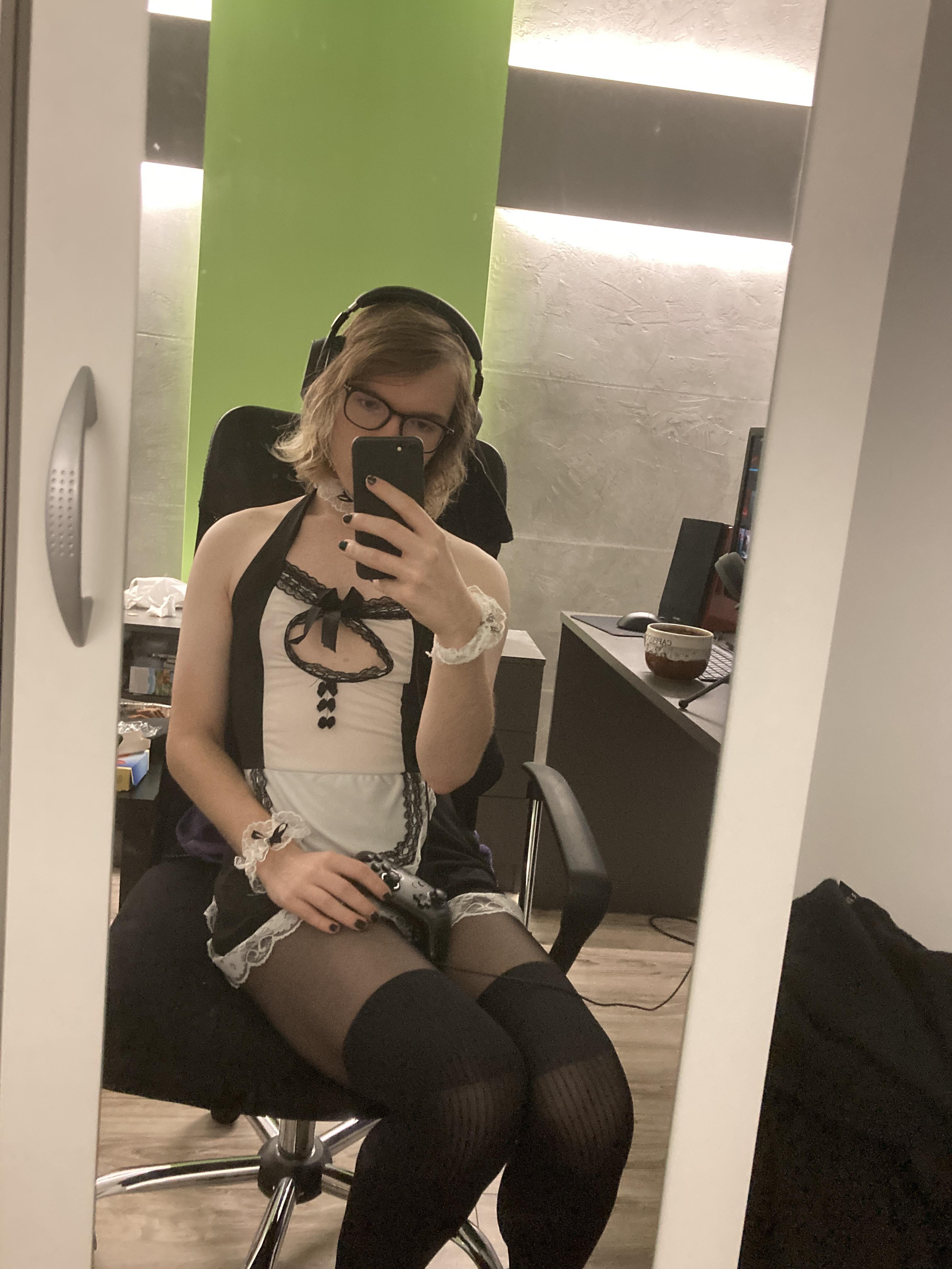 Gamer maid bf | Scrolller