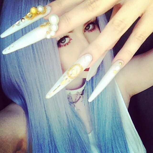 Gaze thru nails | Scrolller