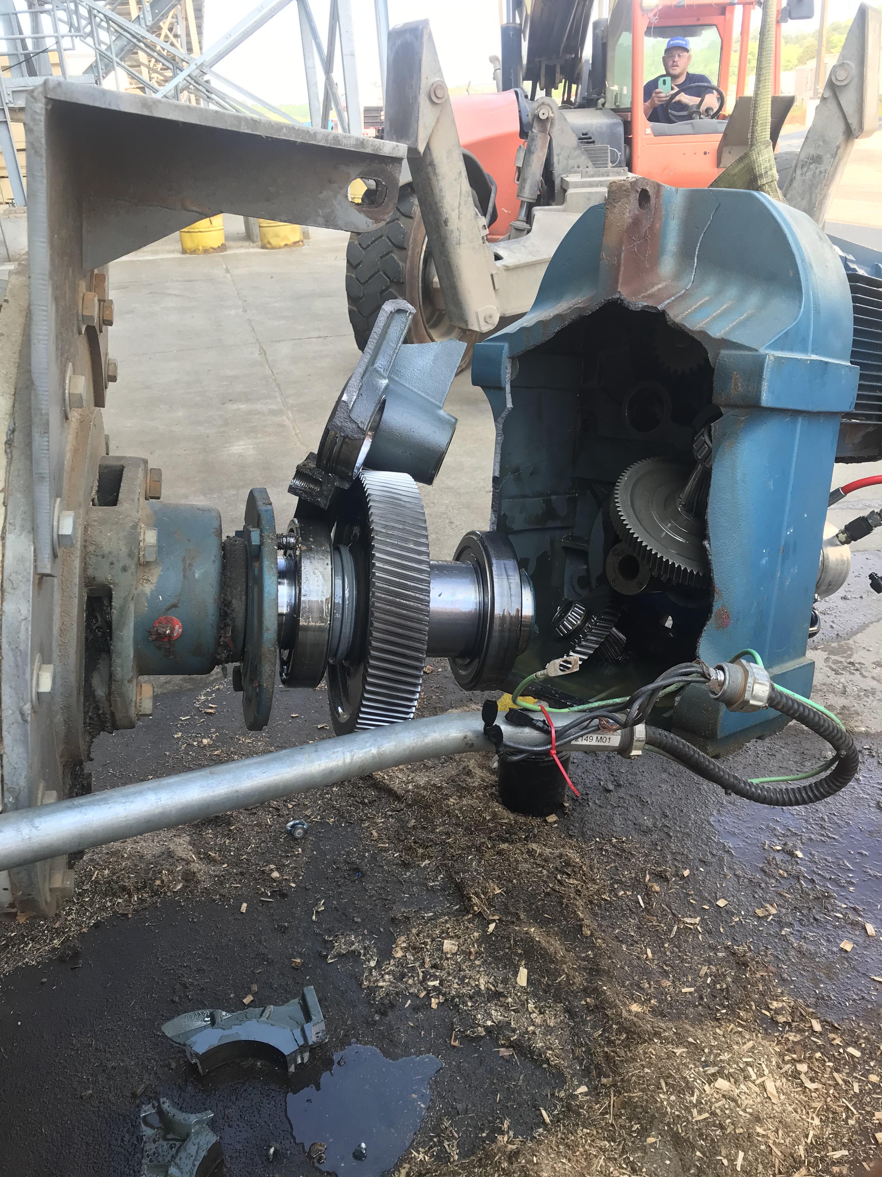 Gearbox was stuck on the shaft. | Scrolller