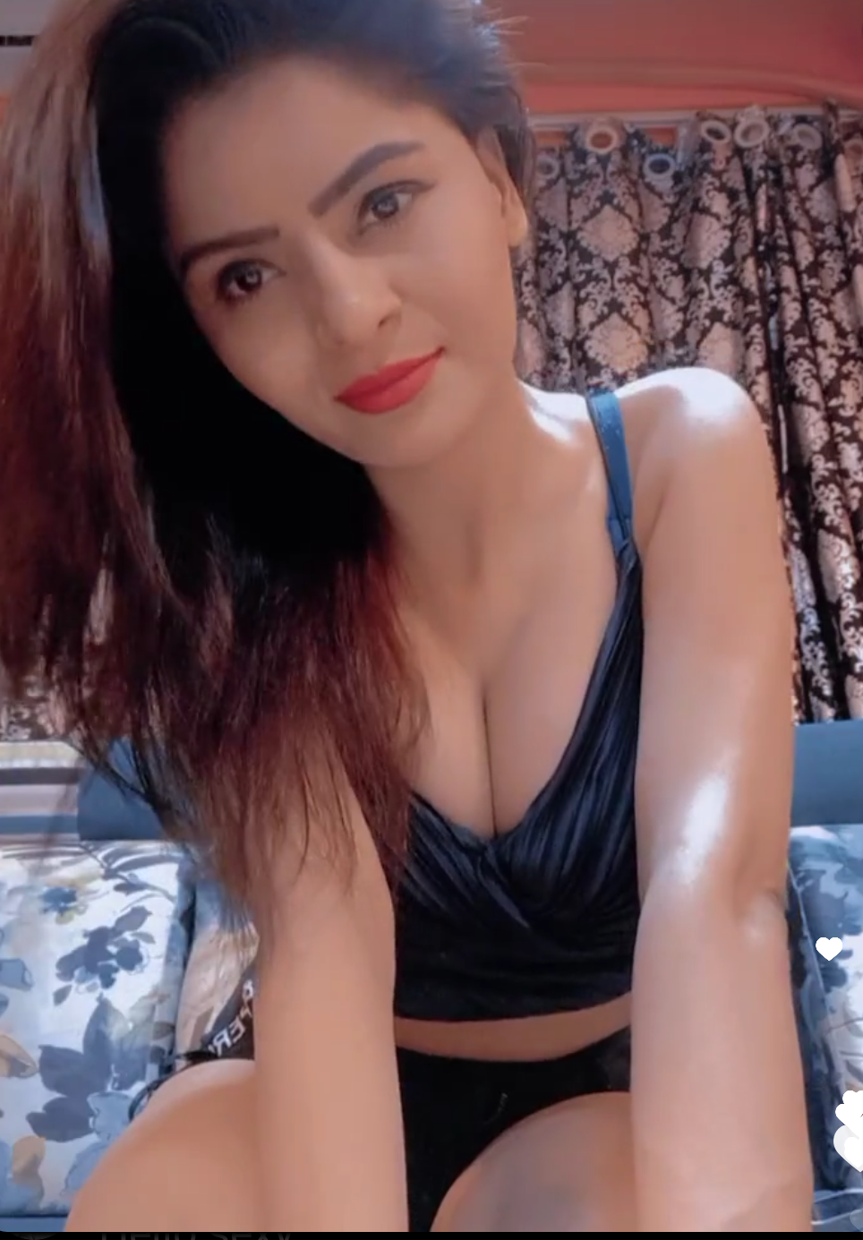 Gehana Vashist cleavage show in her IG live | Scrolller