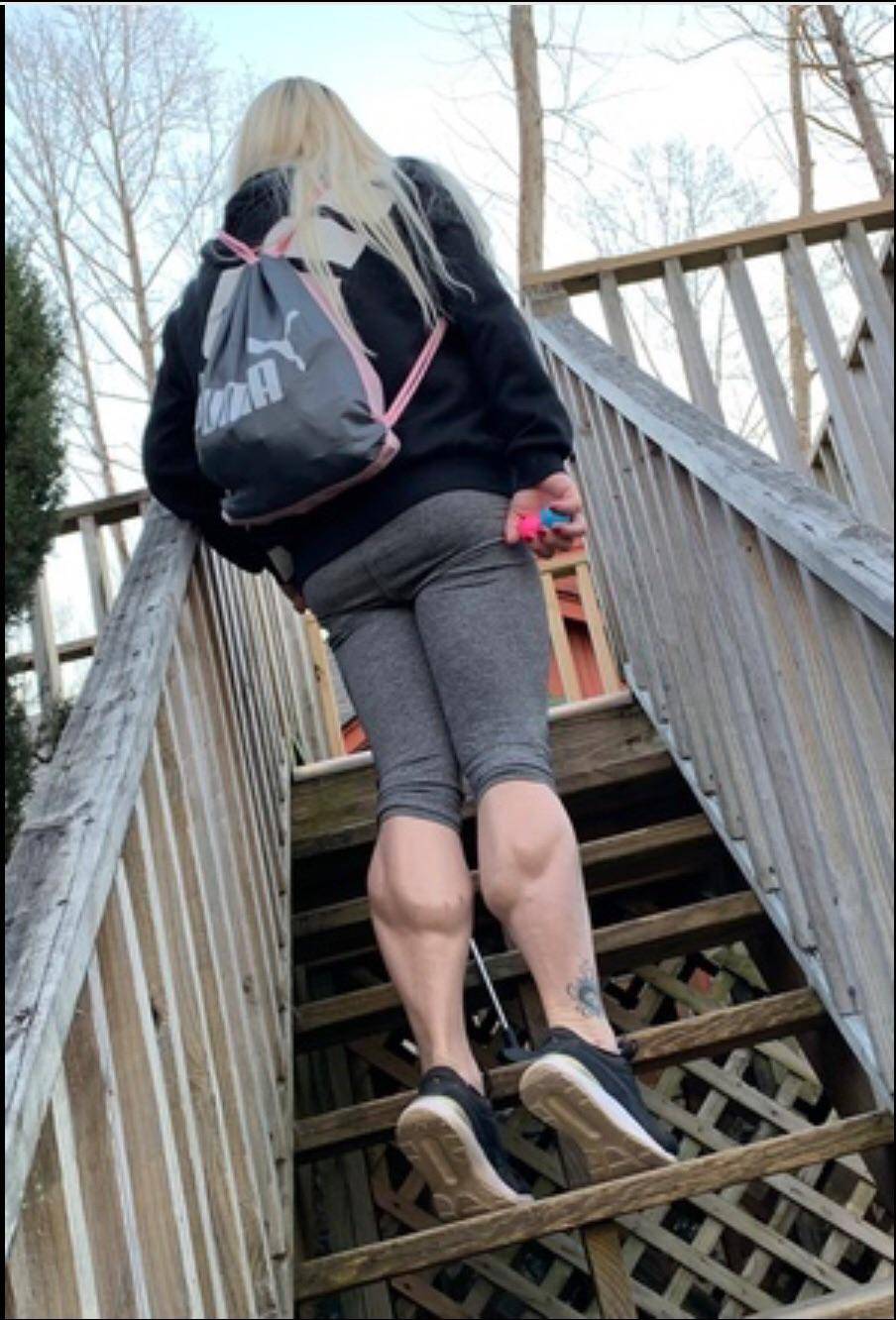 Genetic calves all the way. | Scrolller