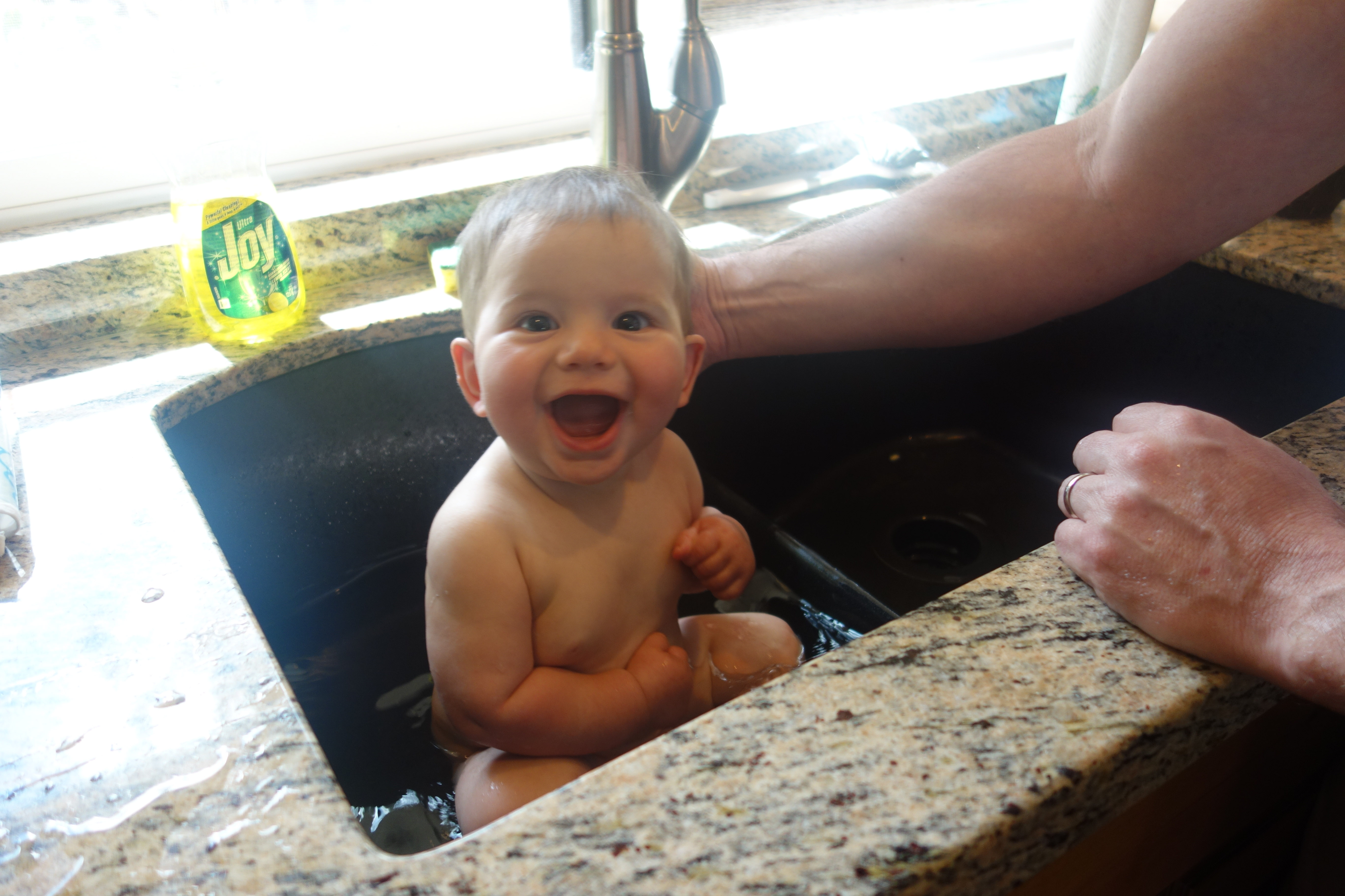 George and the kitchen sink | Scrolller