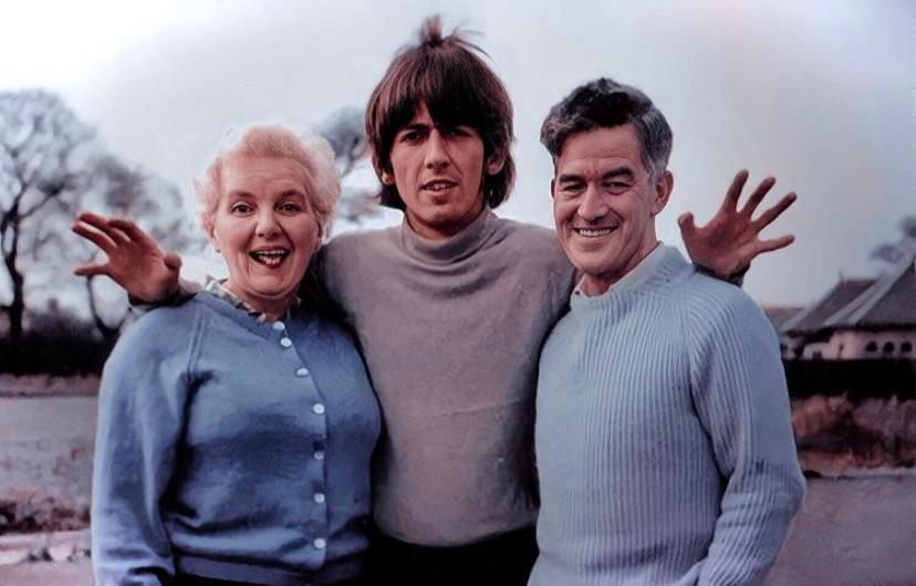 George with his parents | Scrolller