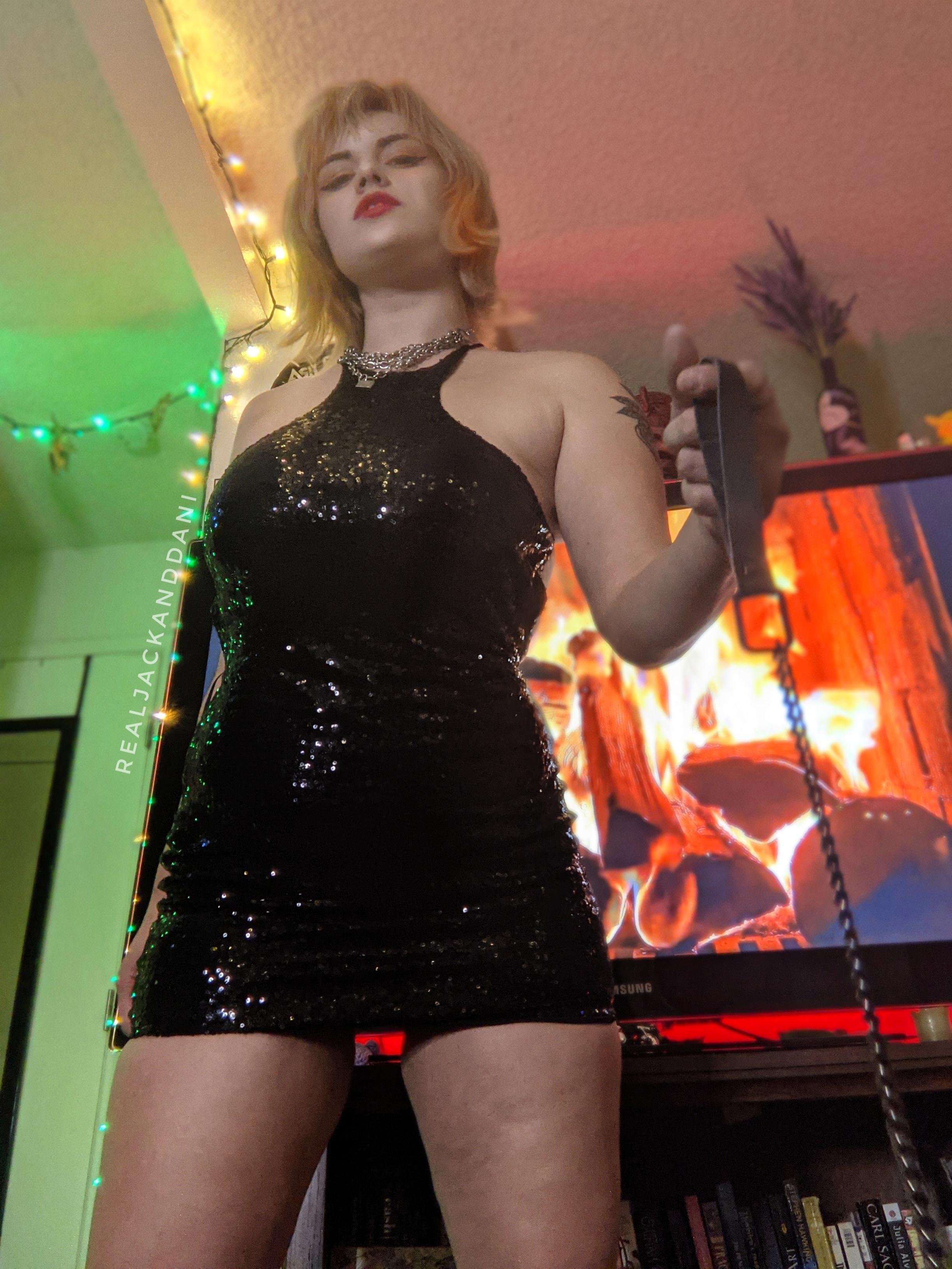 Get on your knees and follow your mistress, pet | Scrolller