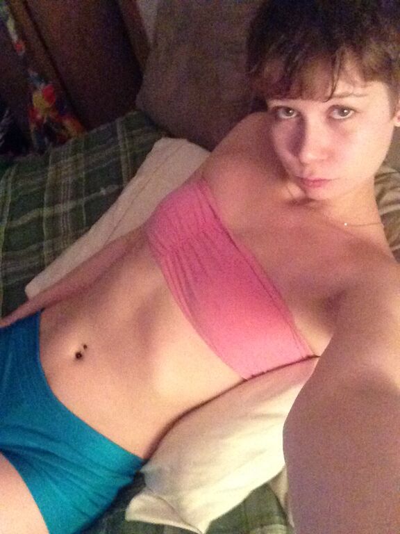 Getting comfy for bed (F) 18 | Scrolller