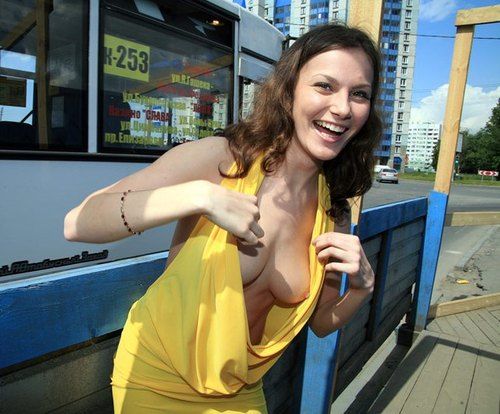 getting off the bus | Scrolller