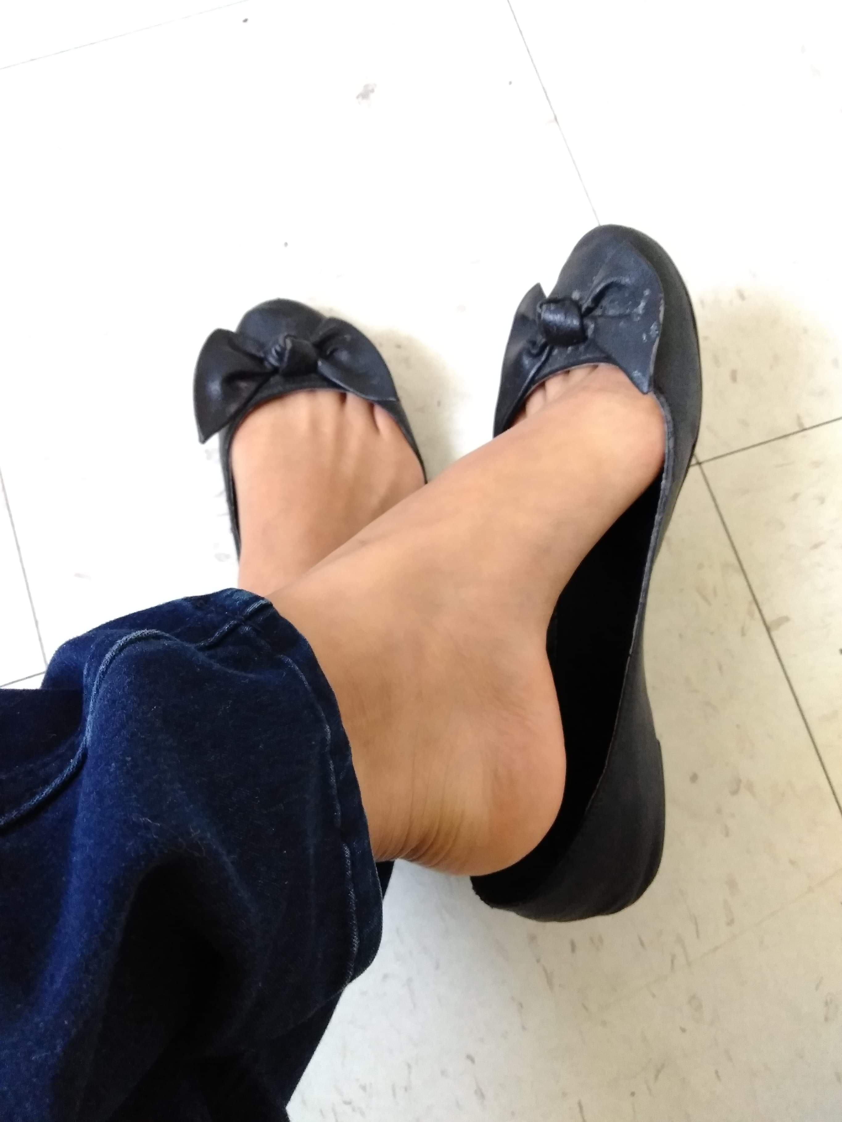 GFs well worn flats | Scrolller