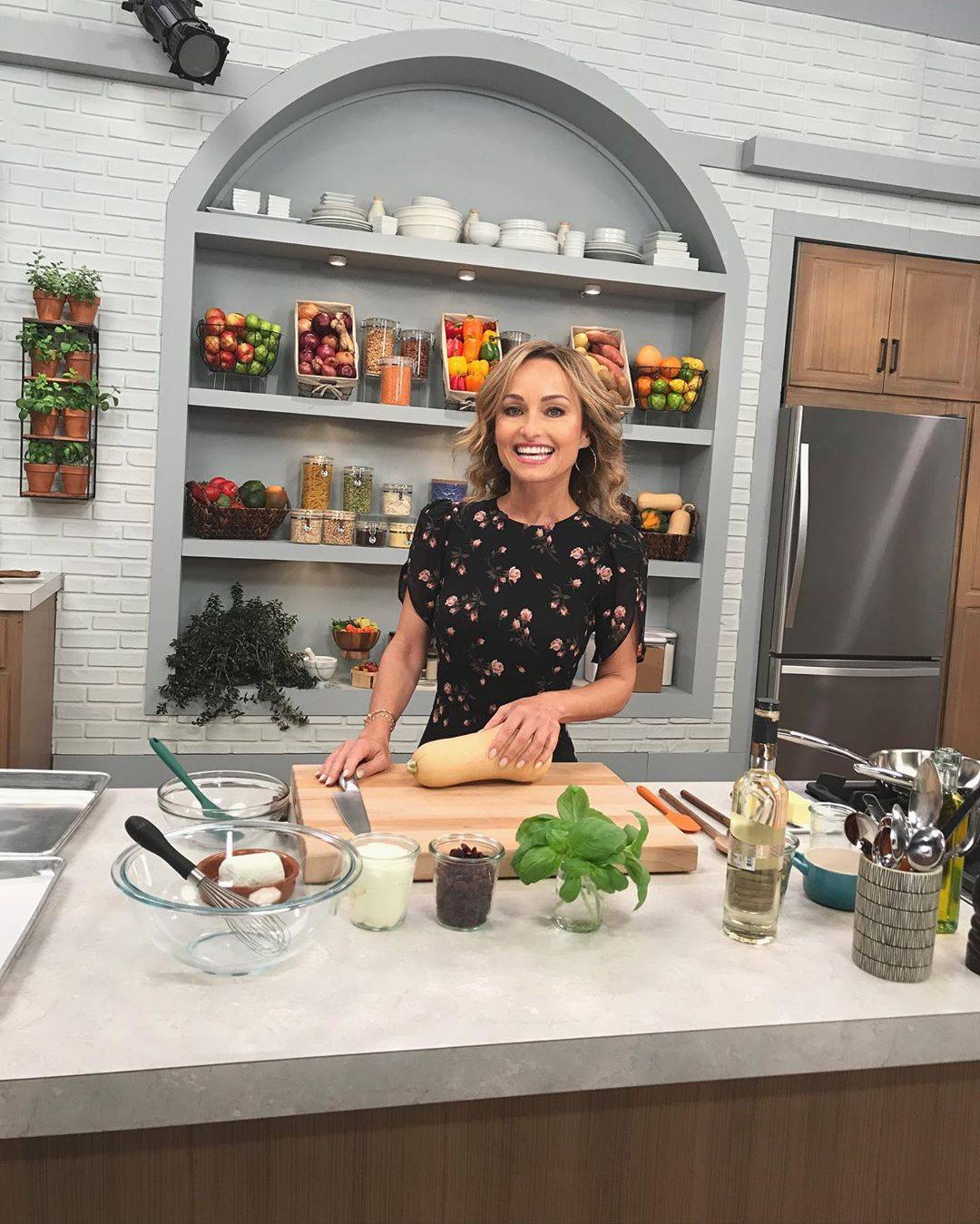 Giada gorgeous and glowing in the kitchen | Scrolller