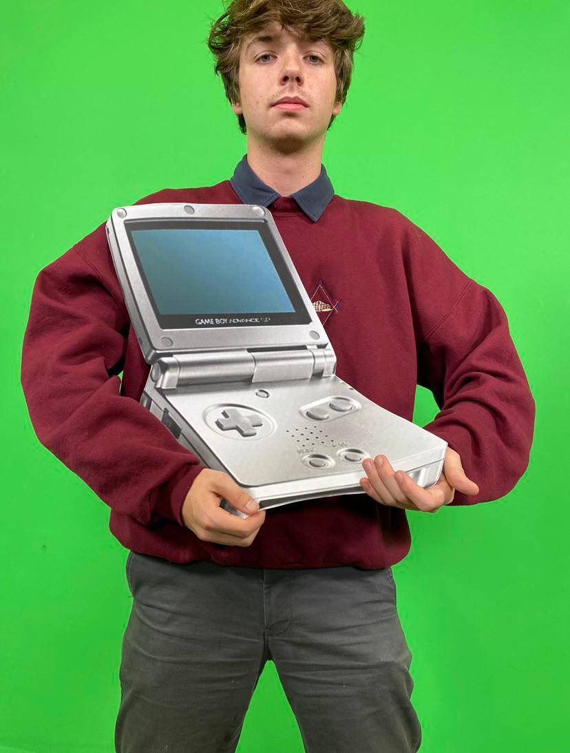 Giant game boy | Scrolller