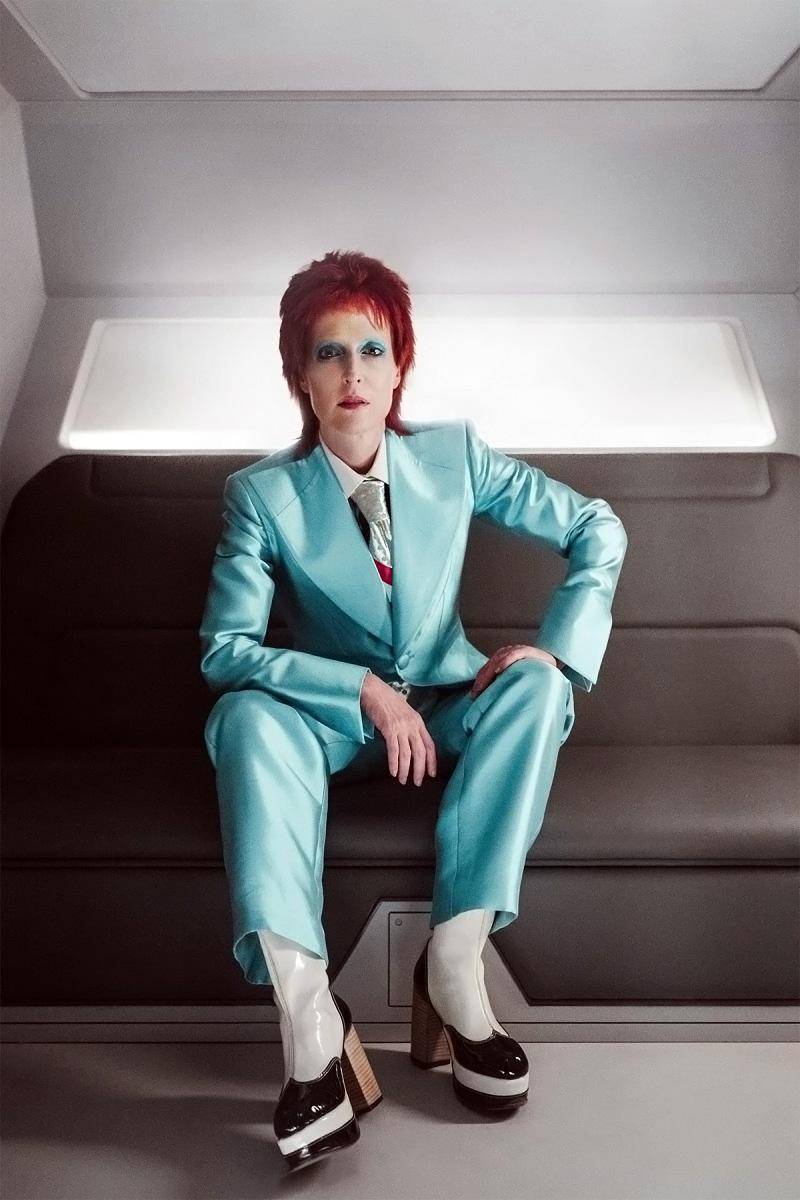 Gillian Anderson as Ziggy Stardust! (From the TV series American Gods) | Scrolller