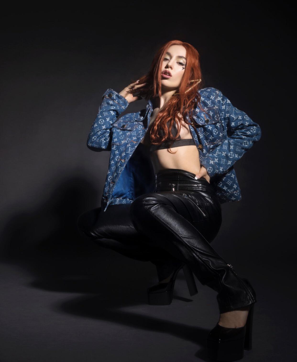 Ginger Max | Scrolller