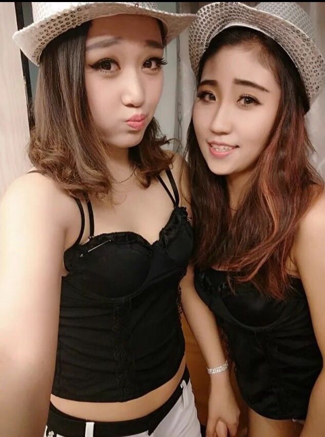 Girls in my building just posted this on 陌陌 | Scrolller