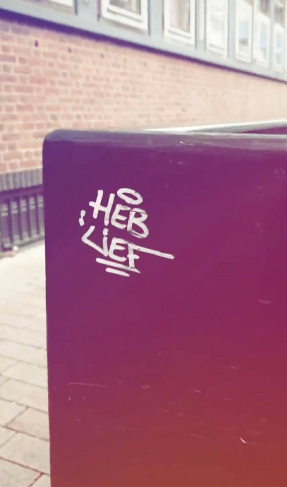 Give love (Dutch) | Scrolller