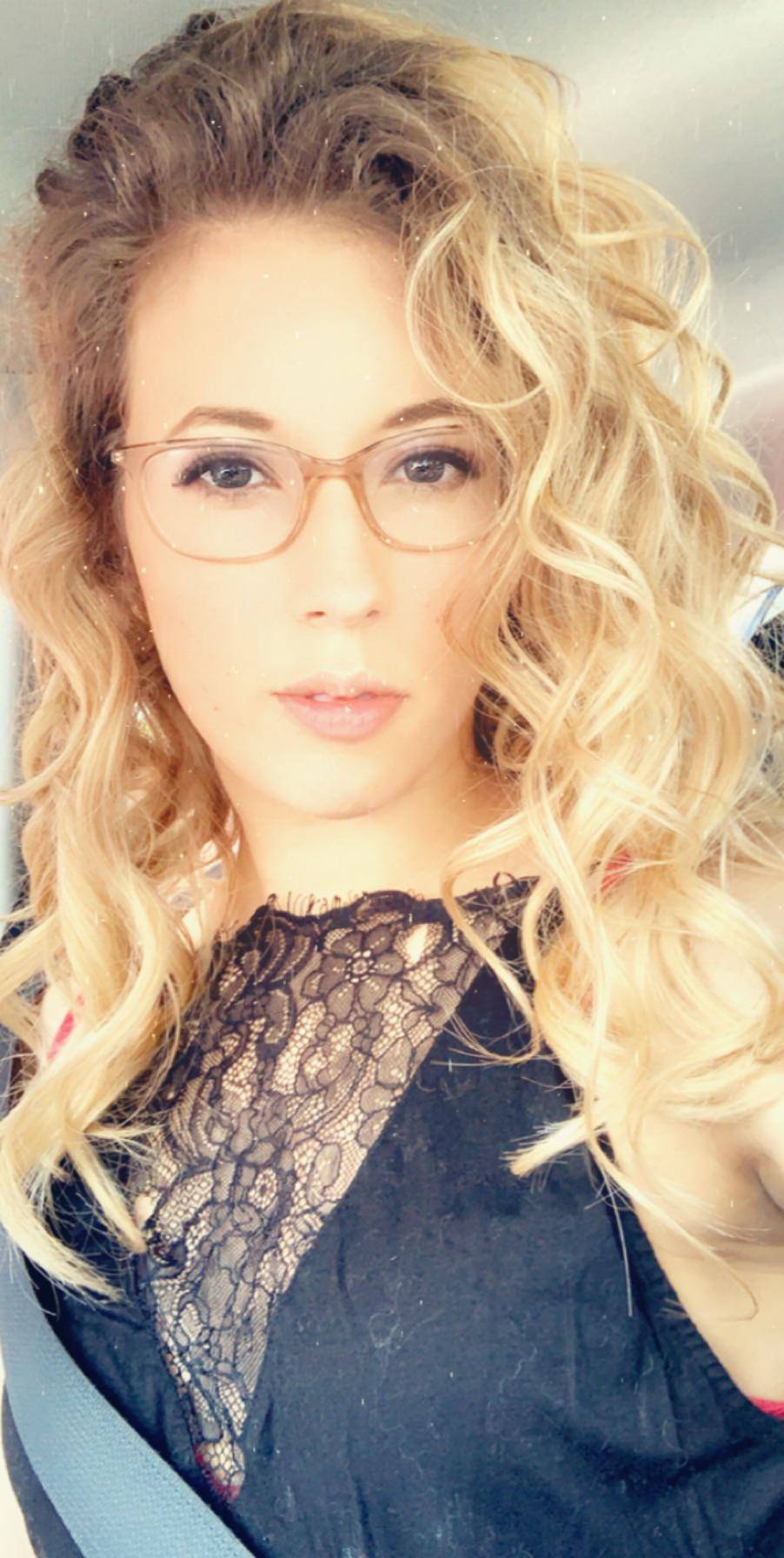 Glasses and lace perfect combo | Scrolller