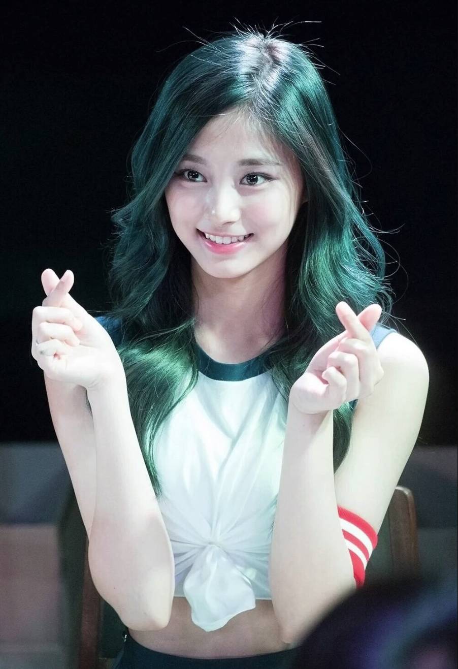 Glowing Tzuyu | Scrolller