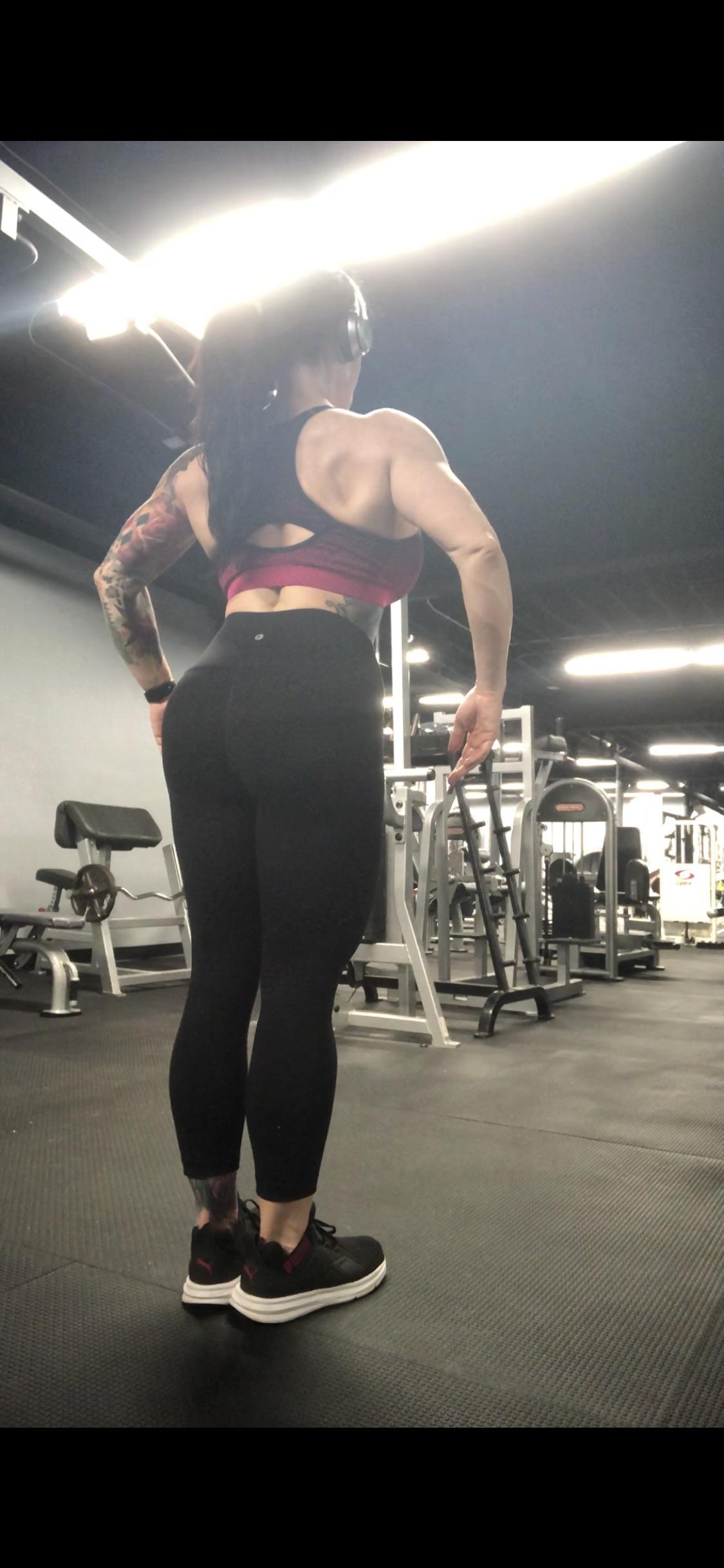 Glute check! | Scrolller