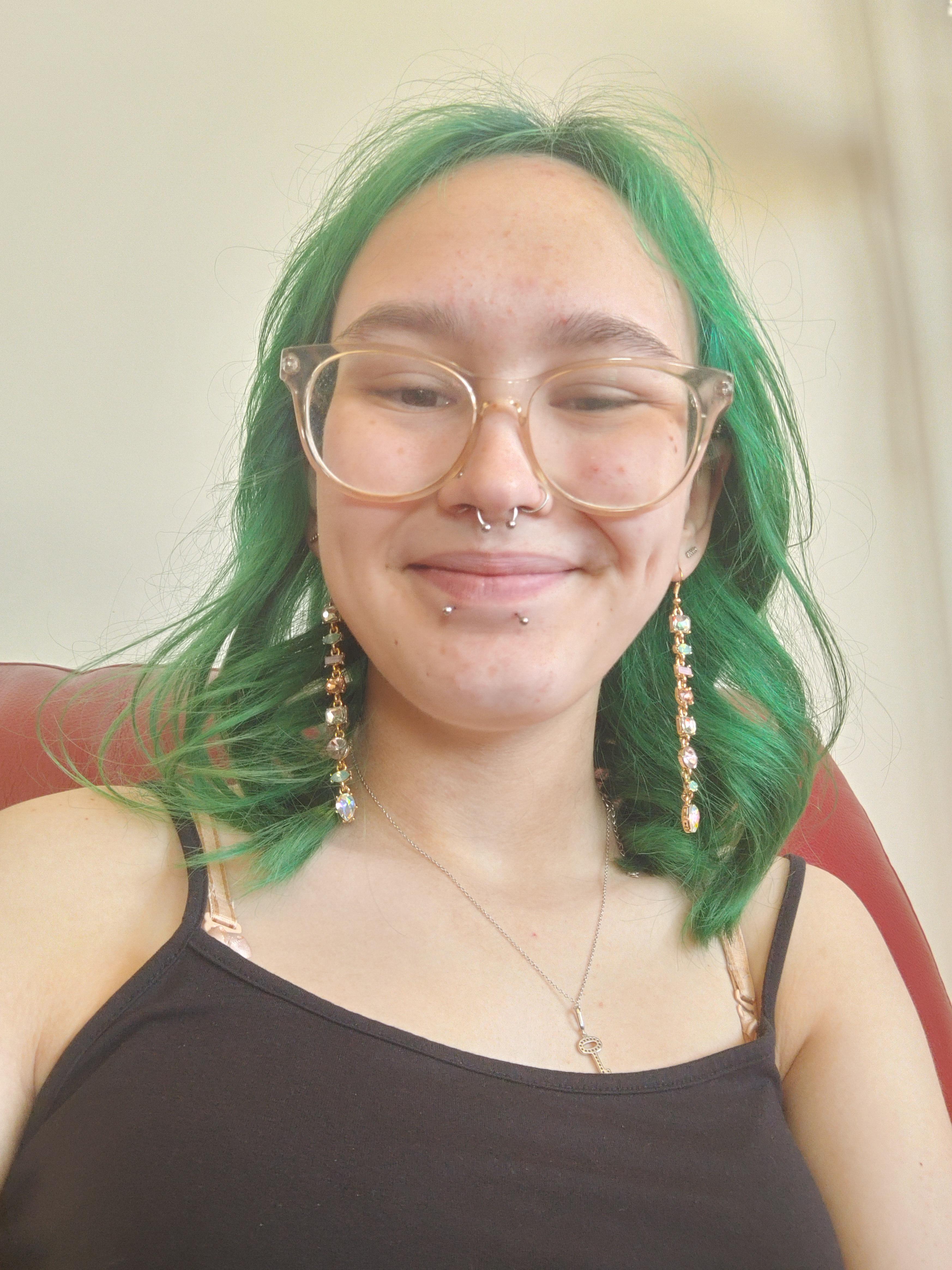 God these earrings and this hair. I look like a goddess, over 18! | Scrolller