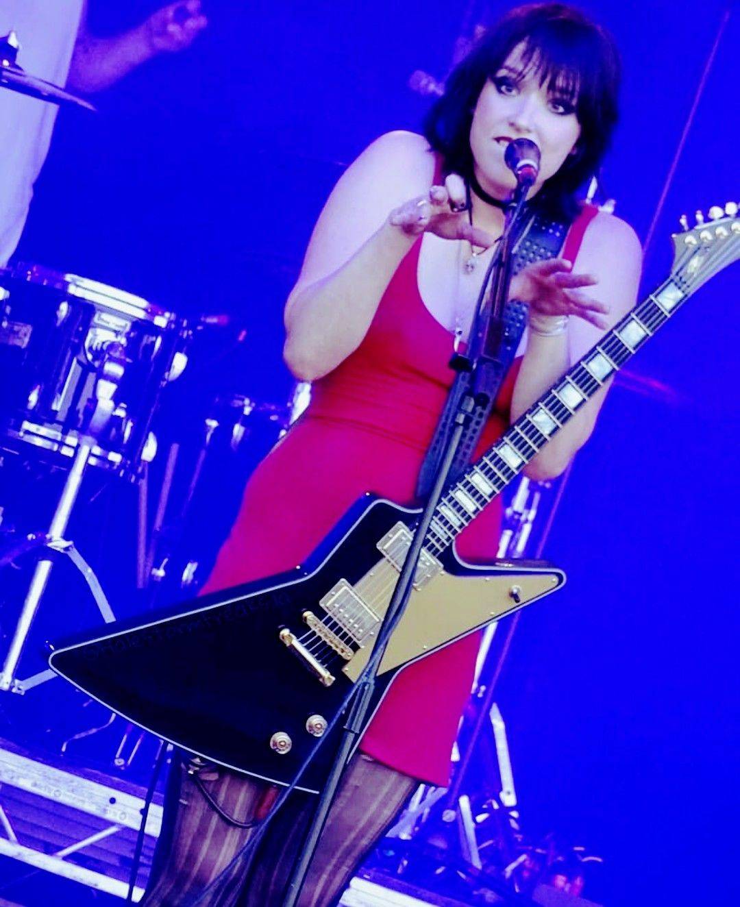 Goddess' arms | Scrolller