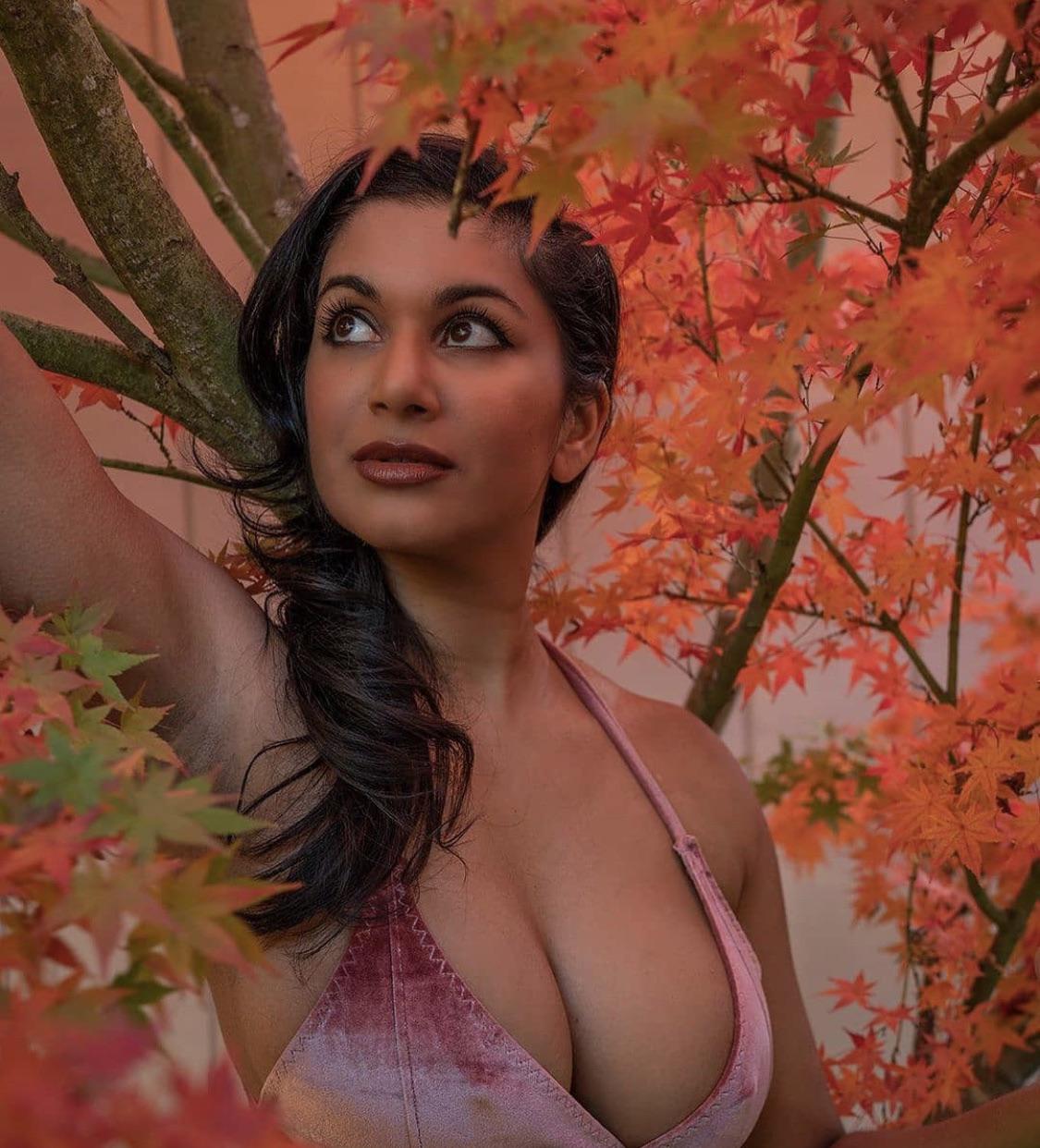 Goddess of seduction | Scrolller