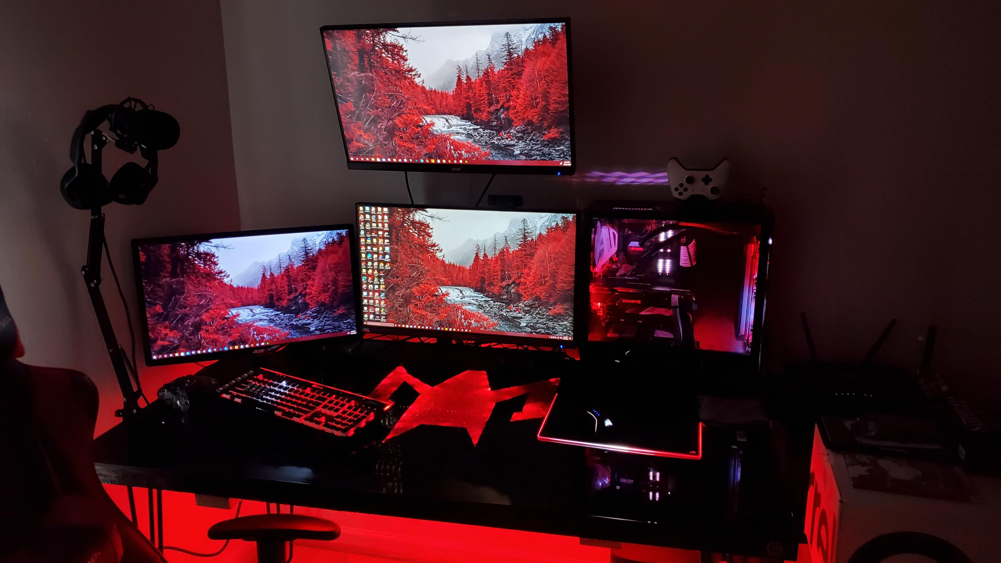 Going for the Red Blood Christmas theme right now. Corsair products + Homemade Custom LED Lava ...