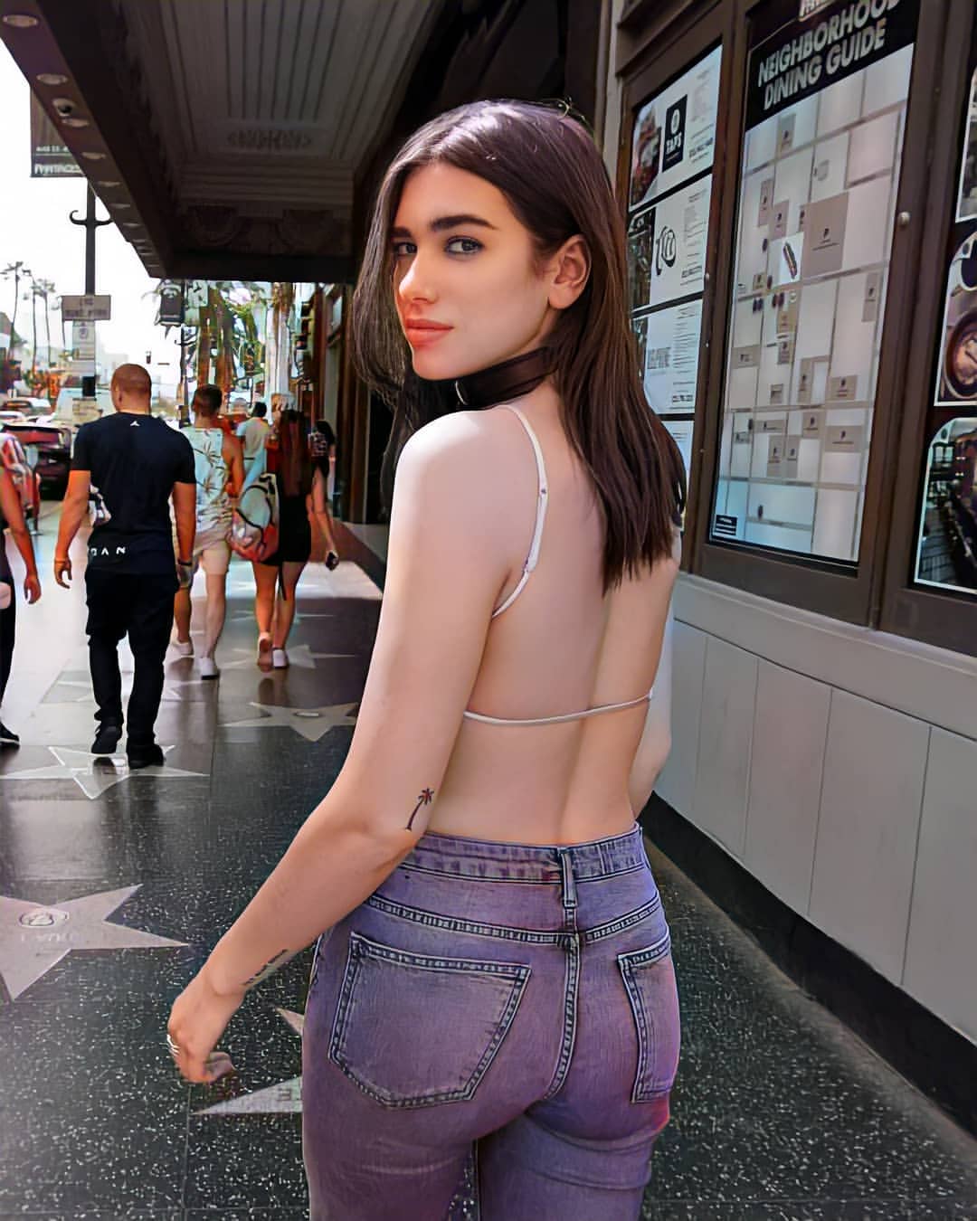 Dua Lipa | Scrolller