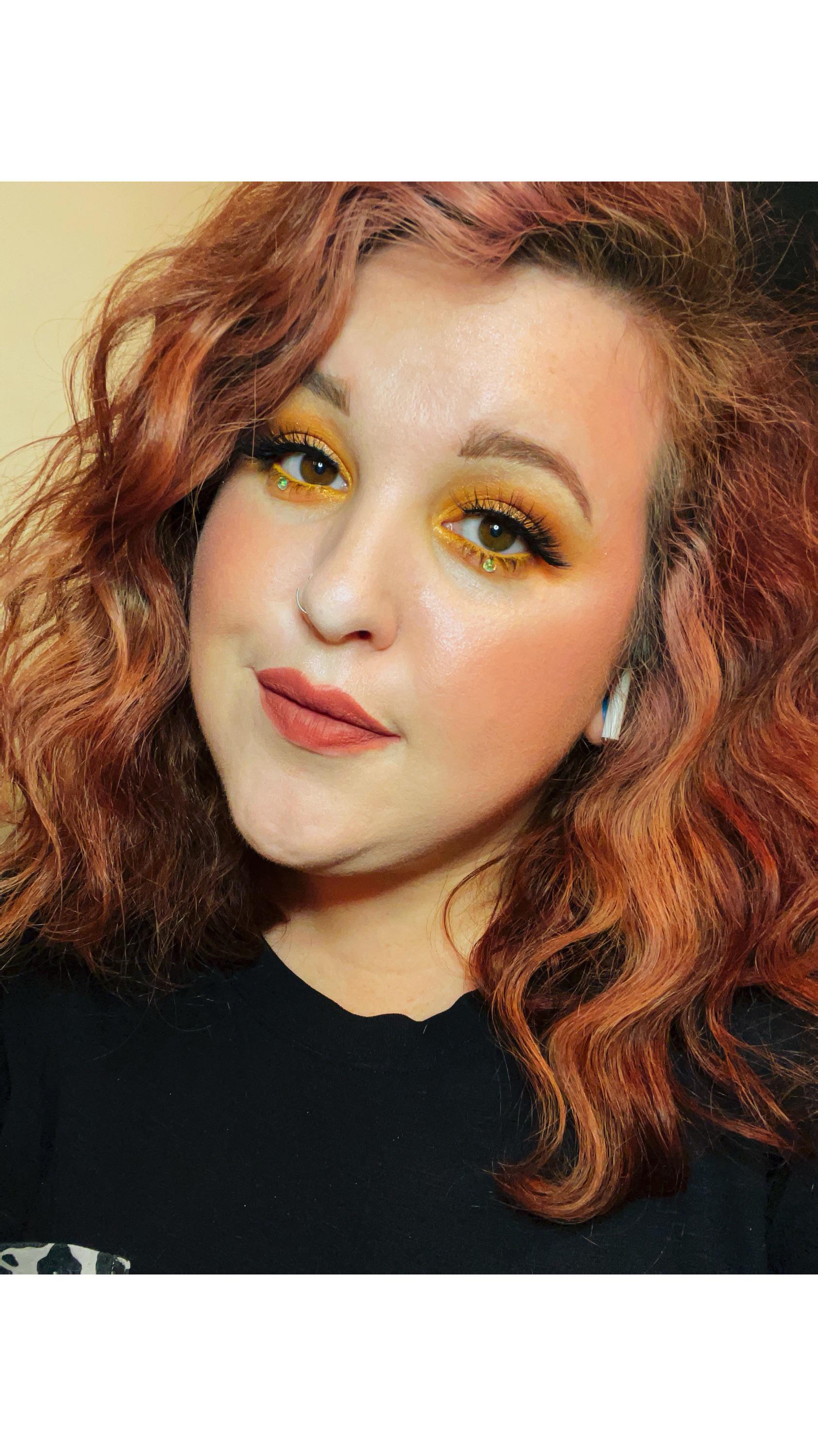 Golden 💛 (30f) | Scrolller