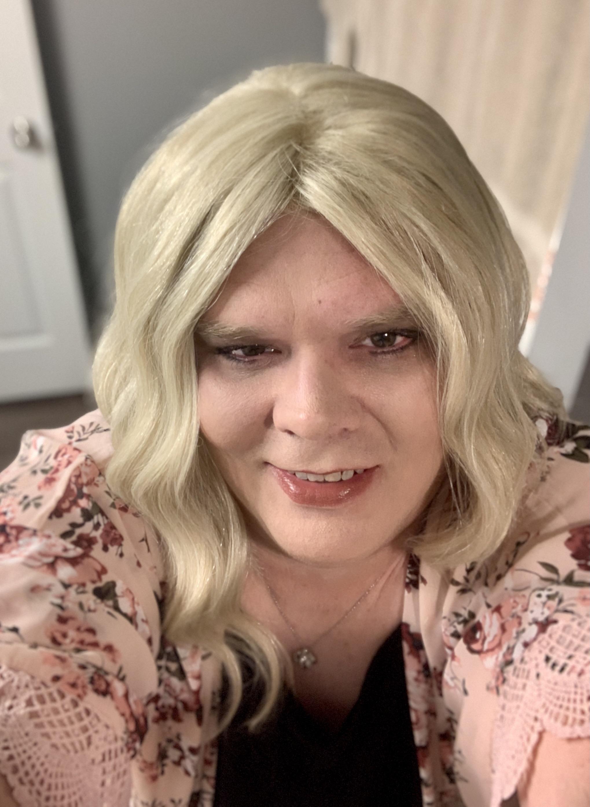 Good morning and happy Friday Eve! ♥️Amanda | Scrolller