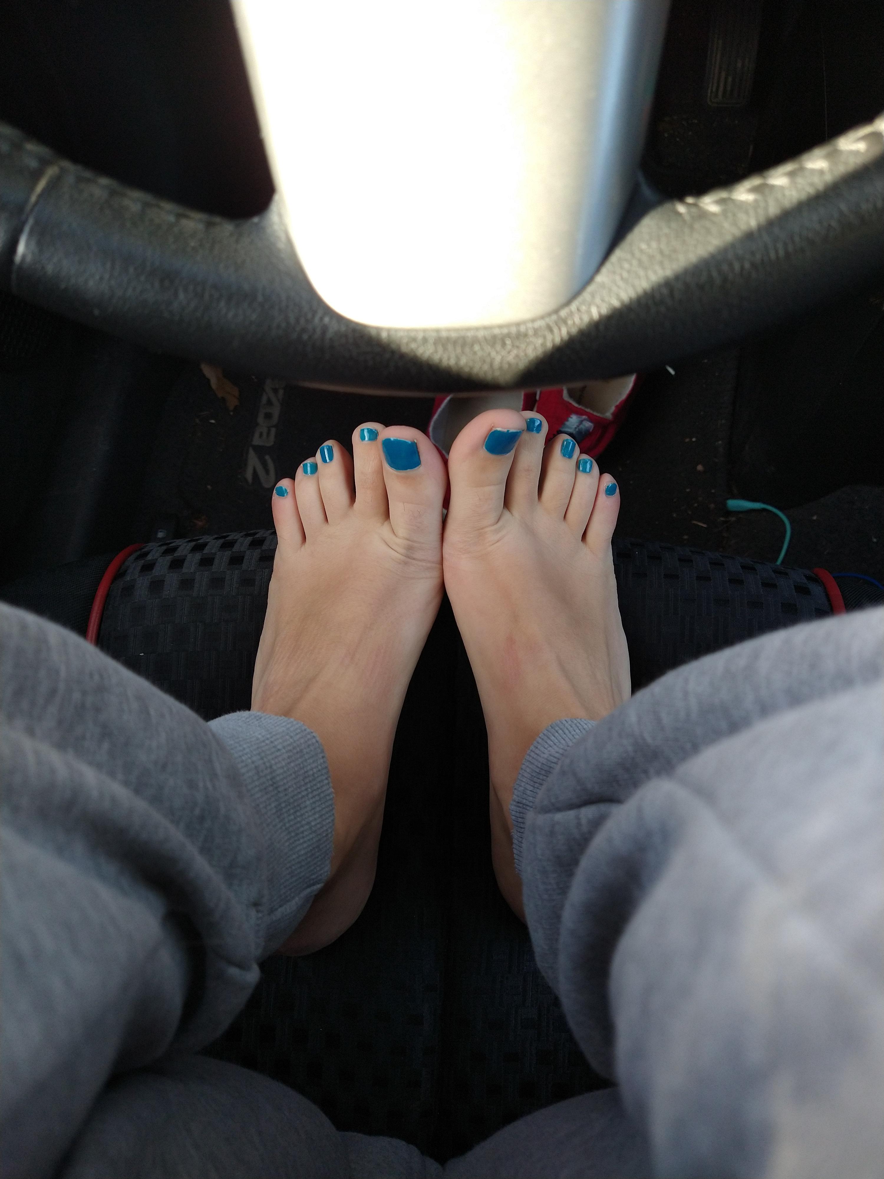 Good Morning 💕 Just Chilling With My Toes Out On My Work Break 🤤 Scrolller