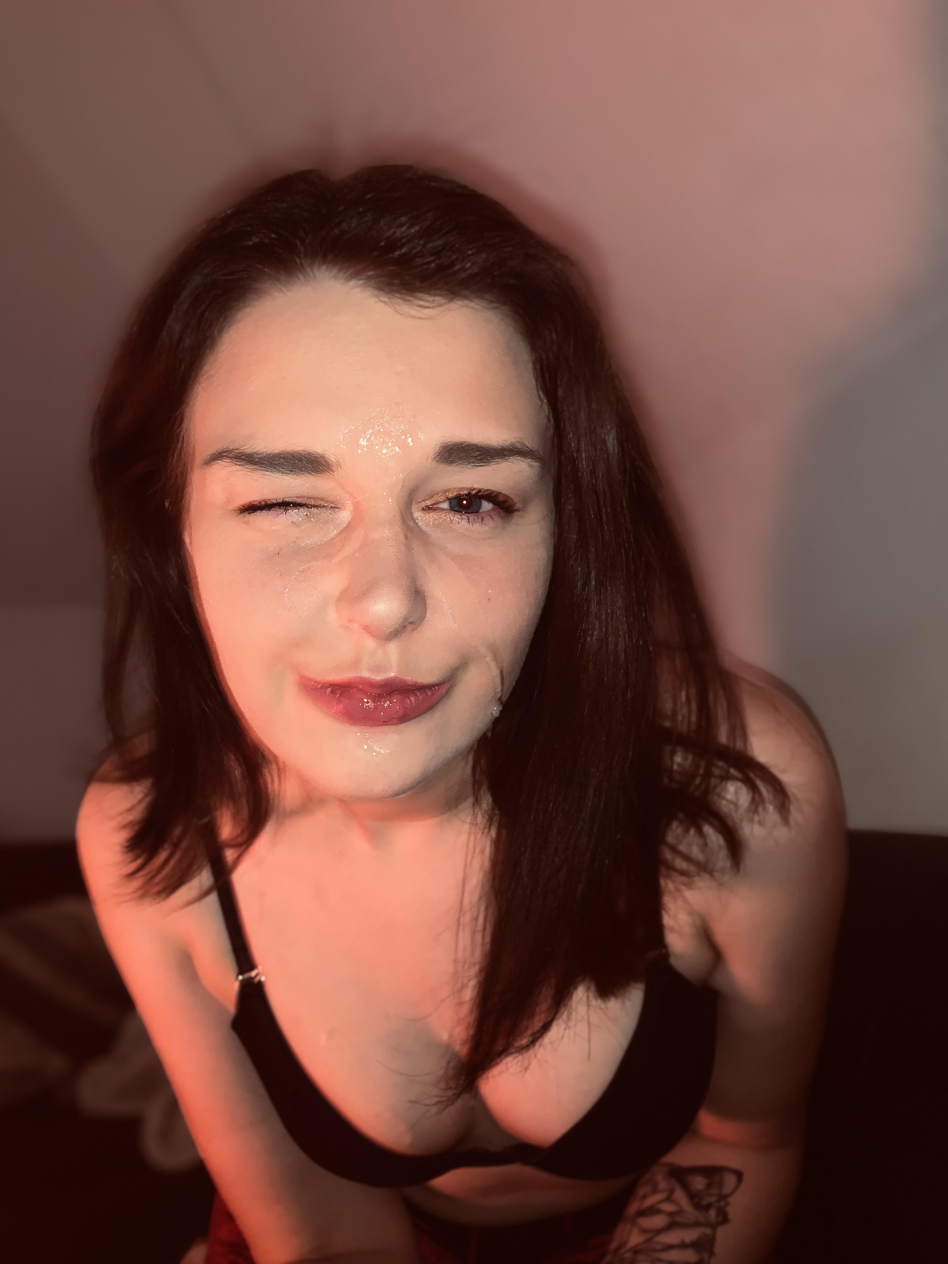 Good night everyone, hope you‘ll get wet dreams tonight 💦 | Scrolller