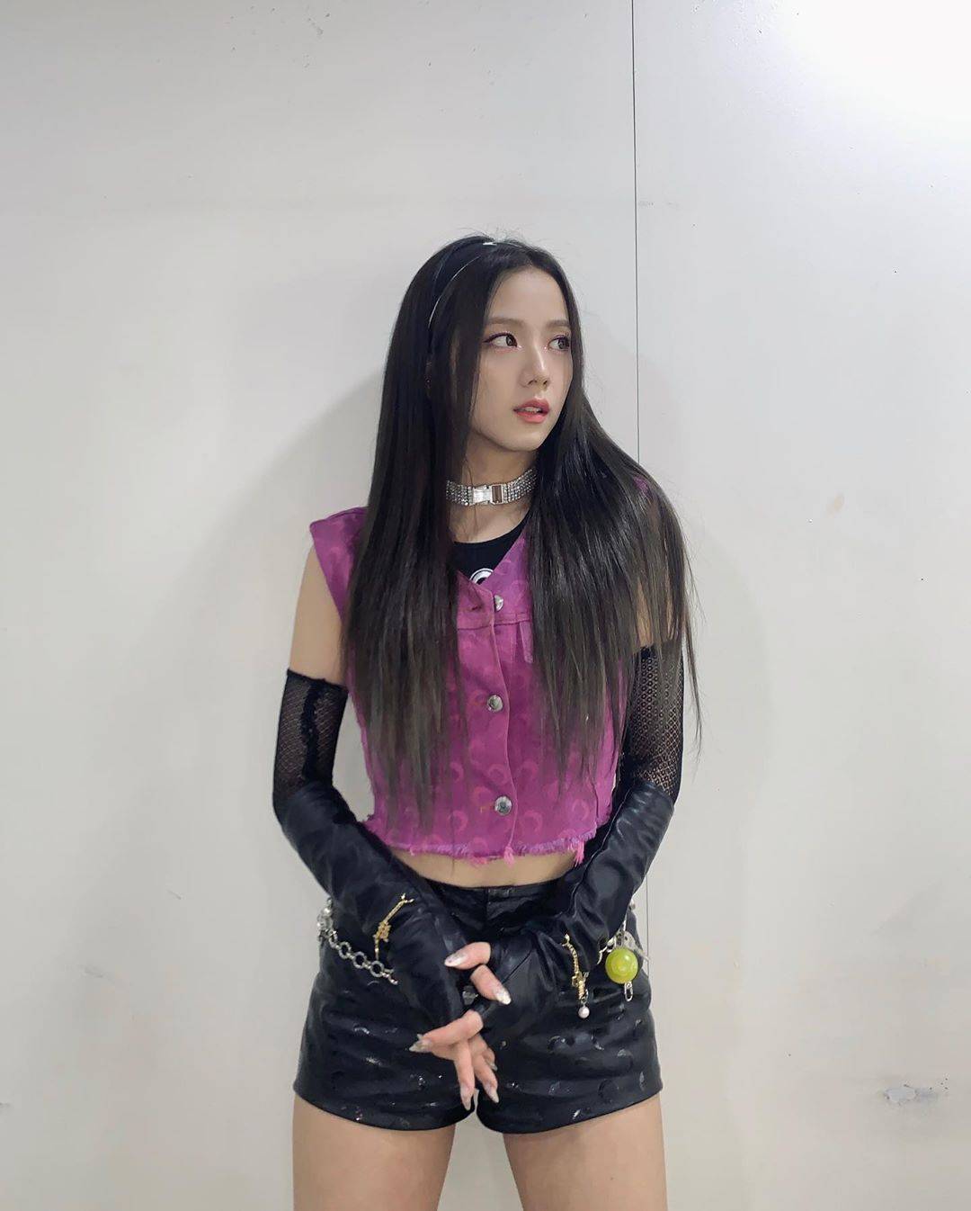 Gorgeous Jisoo | Scrolller