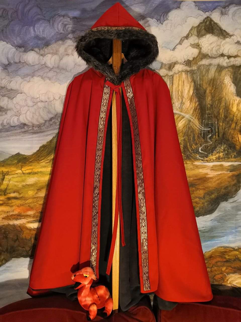 Gorgeous LARP cloak commission. Facebook - Dragon Artisan | Scrolller