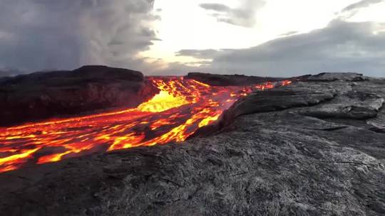 Gorgeous lava flow | Scrolller
