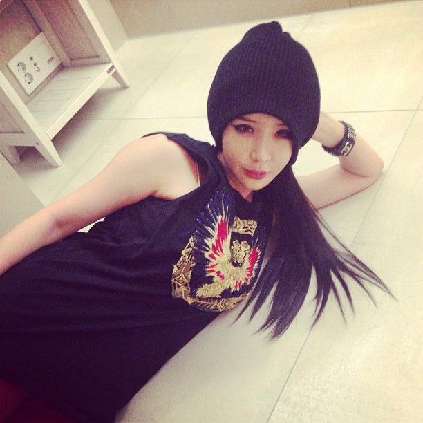 Gorgeous Park Bom blesses Blackjacks with a selca | Scrolller