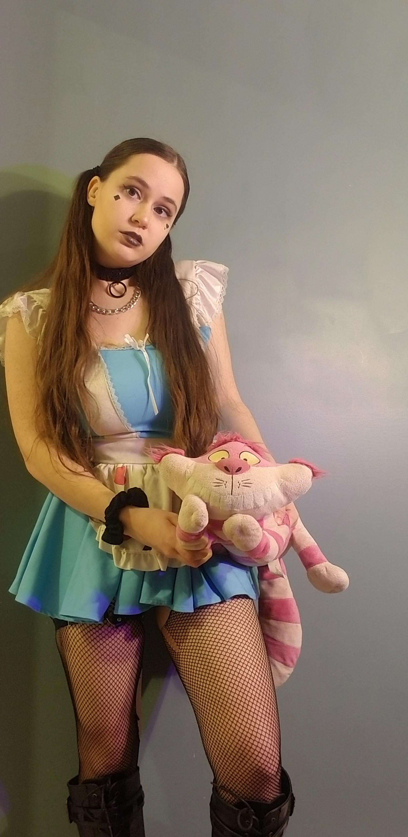 Goth Alice 🍄 Scrolller