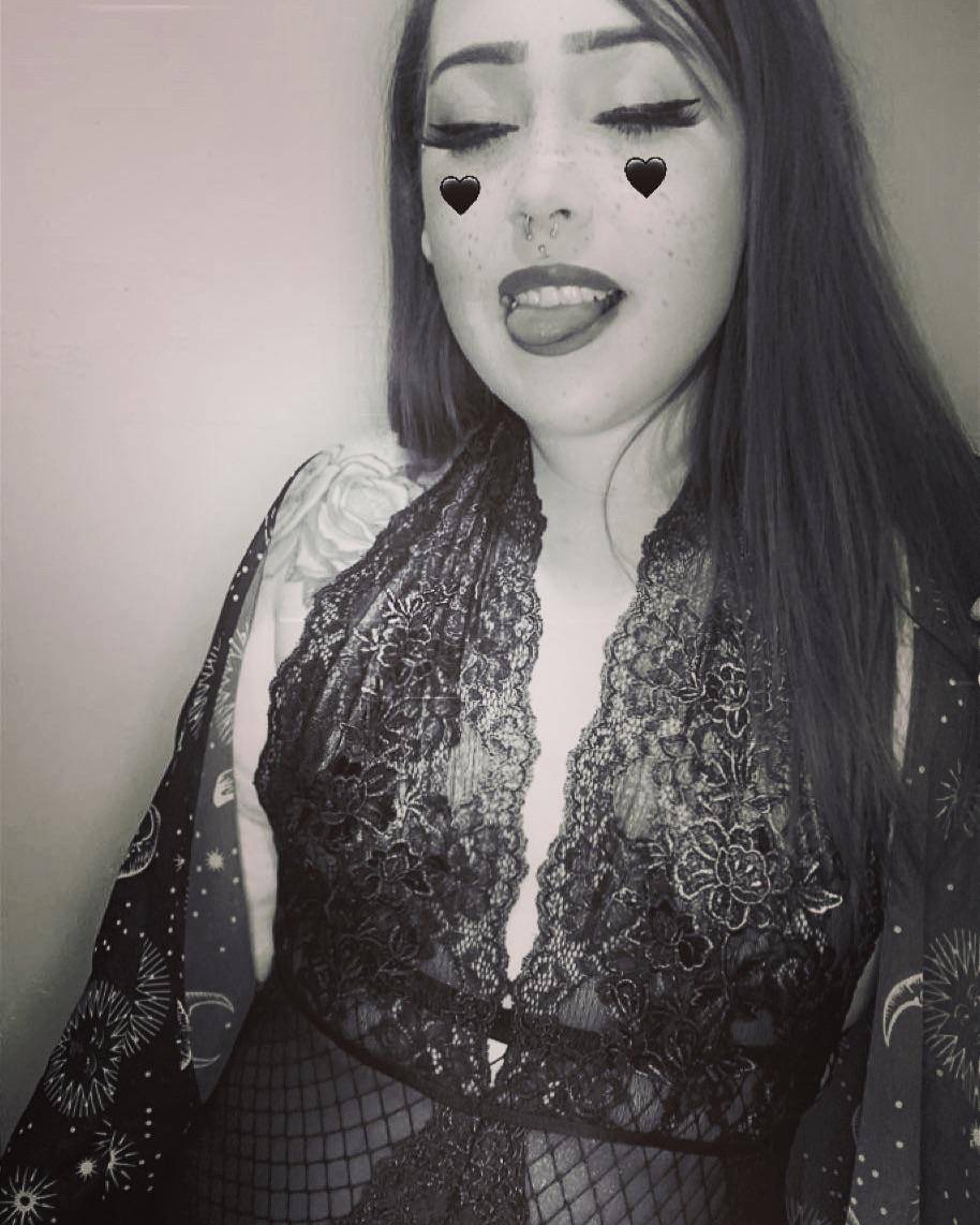 Gothic with a little sparkle | Scrolller