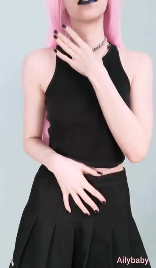 Goth titty drop anyone? | Scrolller