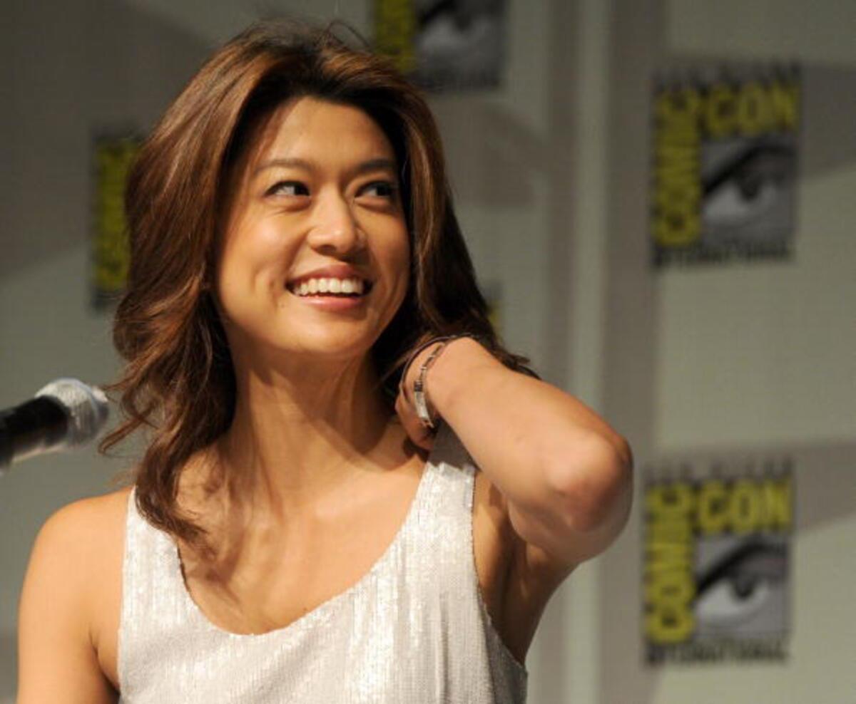 Grace Park Has Such A Beautiful Smile Scrolller