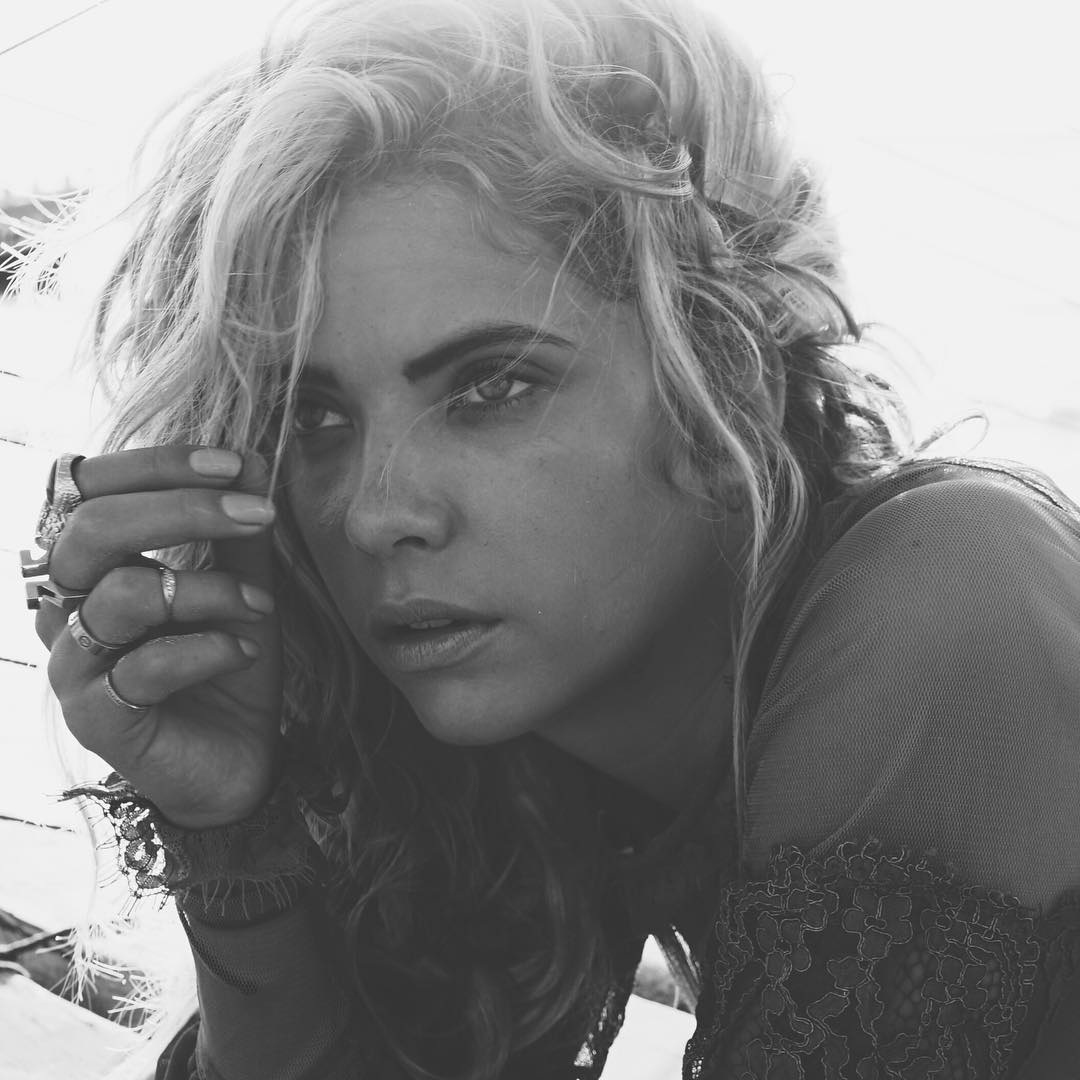 Grayscale | Scrolller